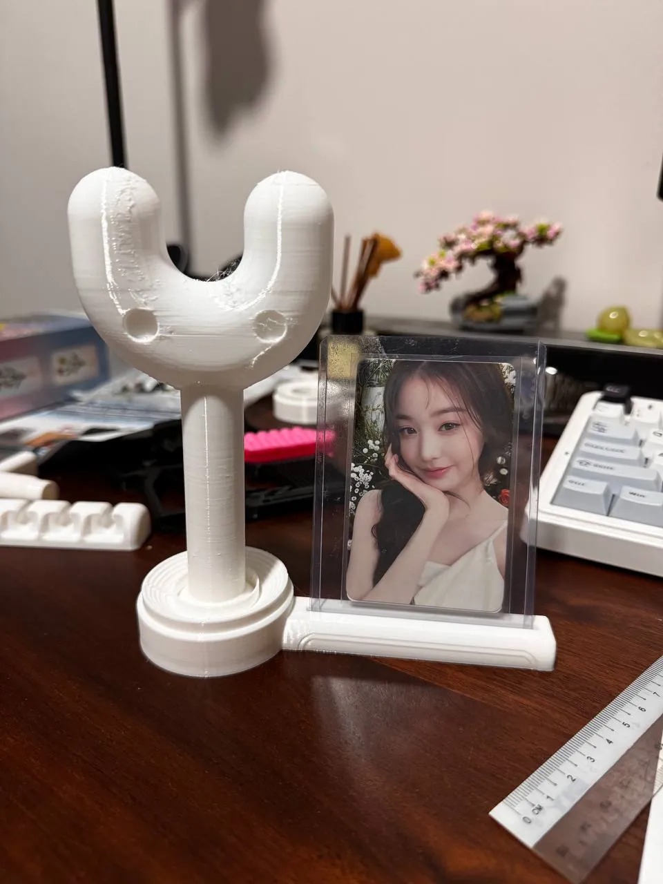 Display stand for kpop lightstick and photocard - Free 3D Print Model ...
