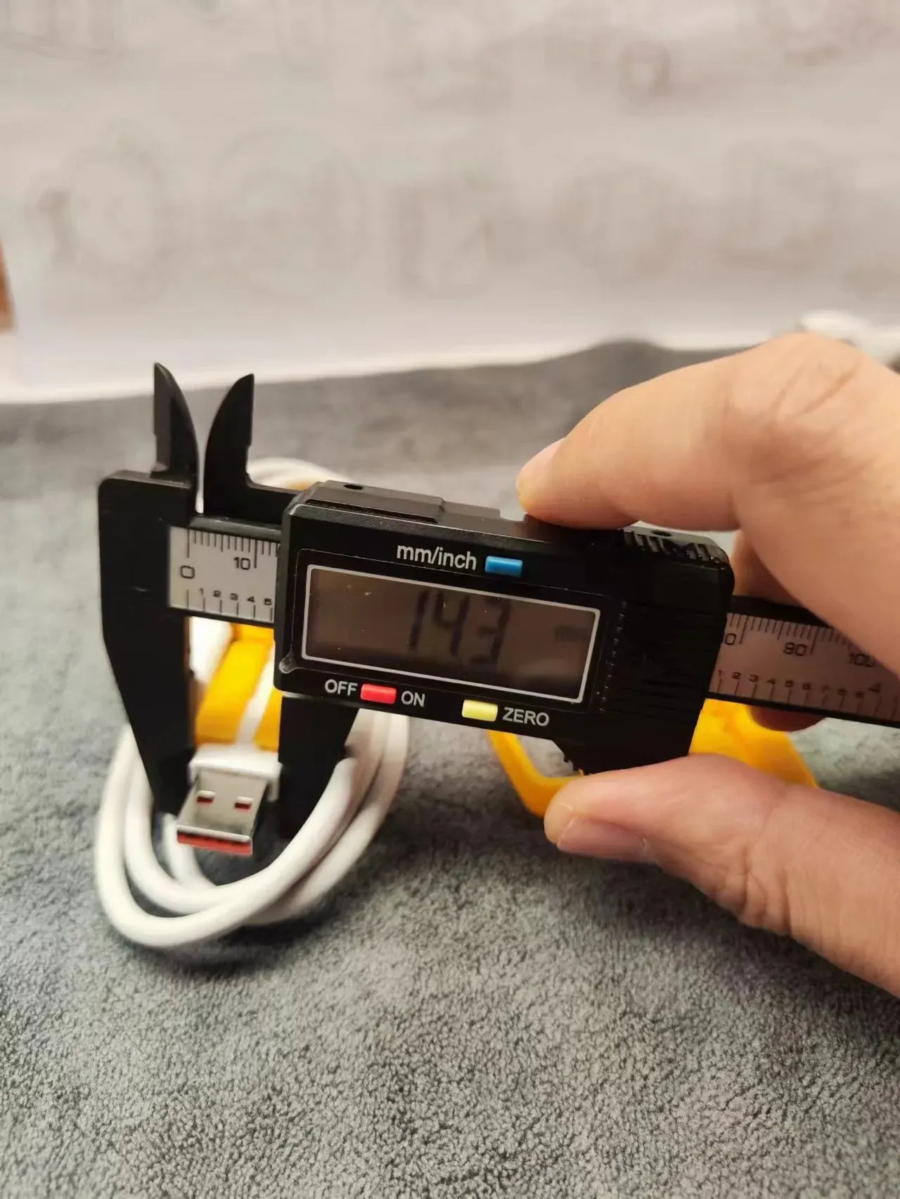 A universal USB cable protector for everyone! Xiaomi, Apple, Samsung ...