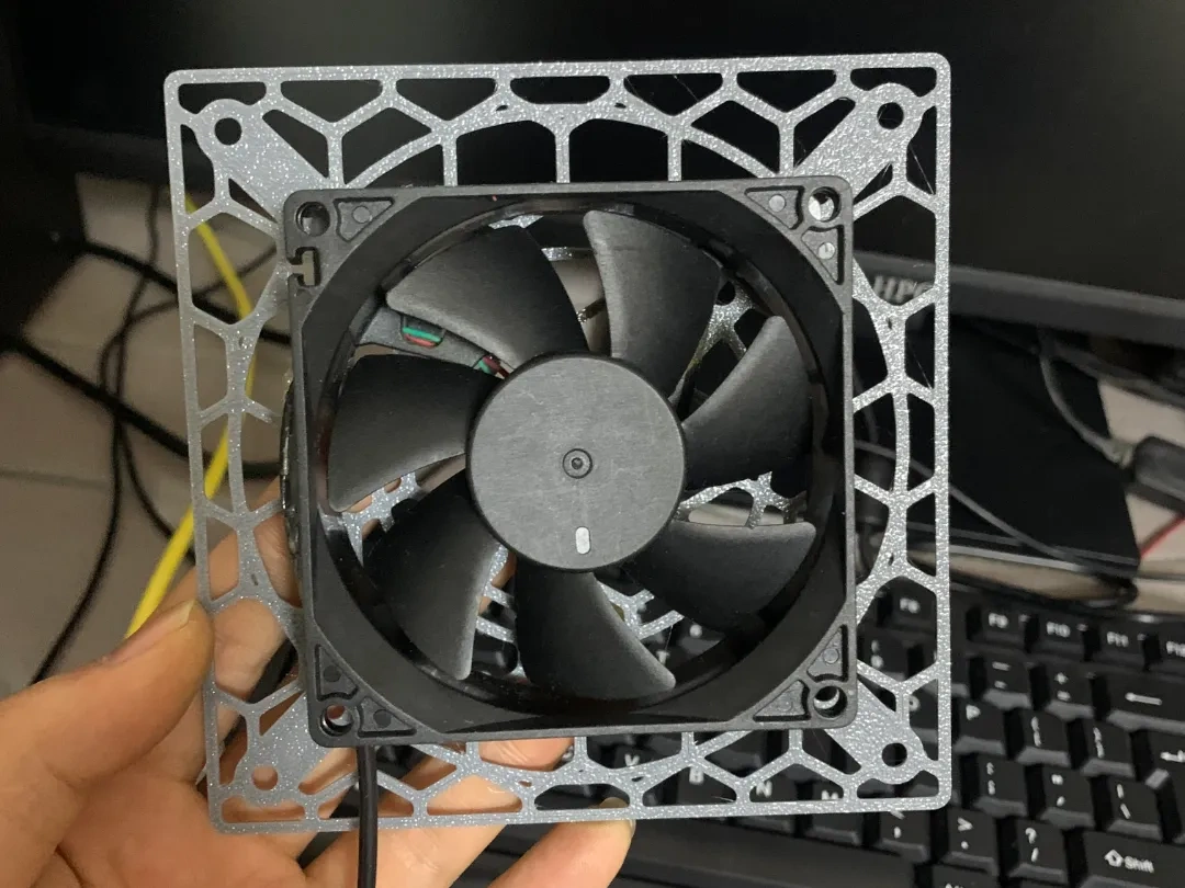 Heatsink fan hole spacing modification artifact, heatsink fan dustproof ...