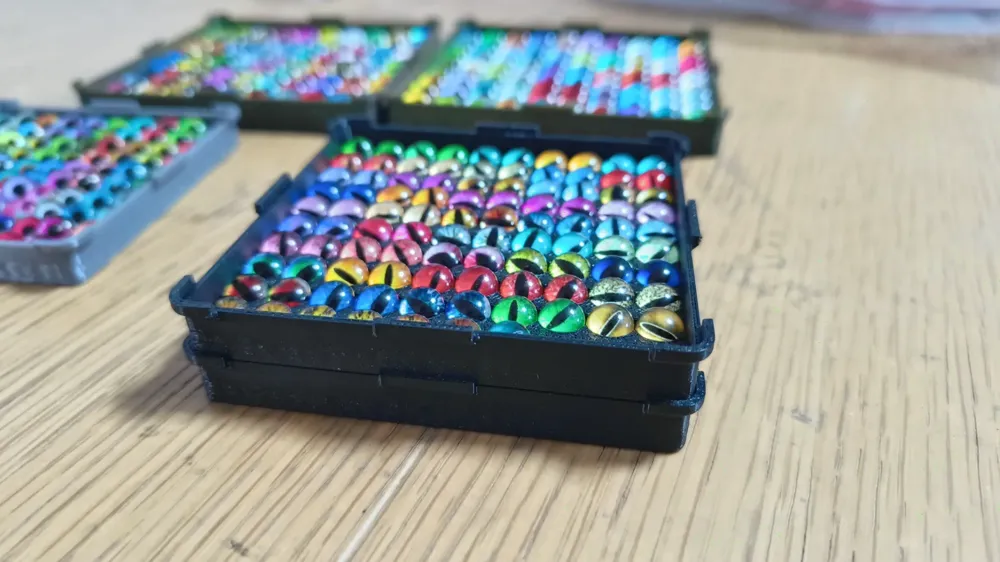 Simulated eye storage box, available in 6-8-10mm, stackable, with a ...