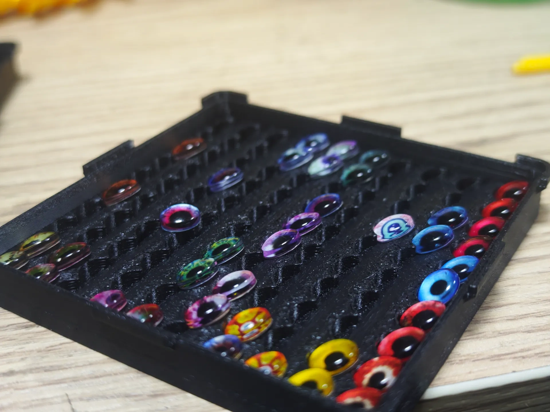 Simulated eye storage box, available in 6-8-10mm, stackable, with a ...