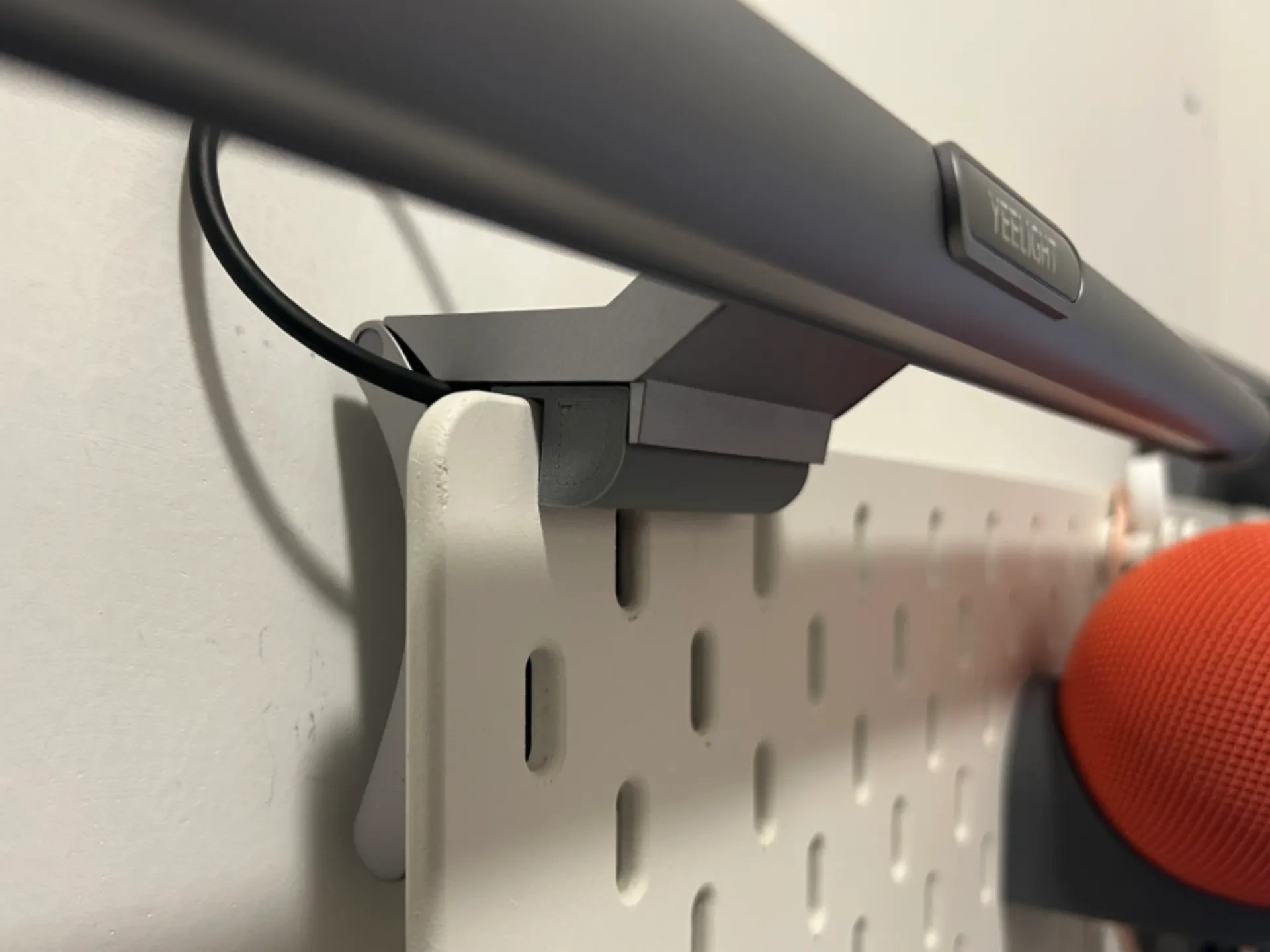 Monitor lamp IKEA pegboard top mount by Mini Big - MakerWorld