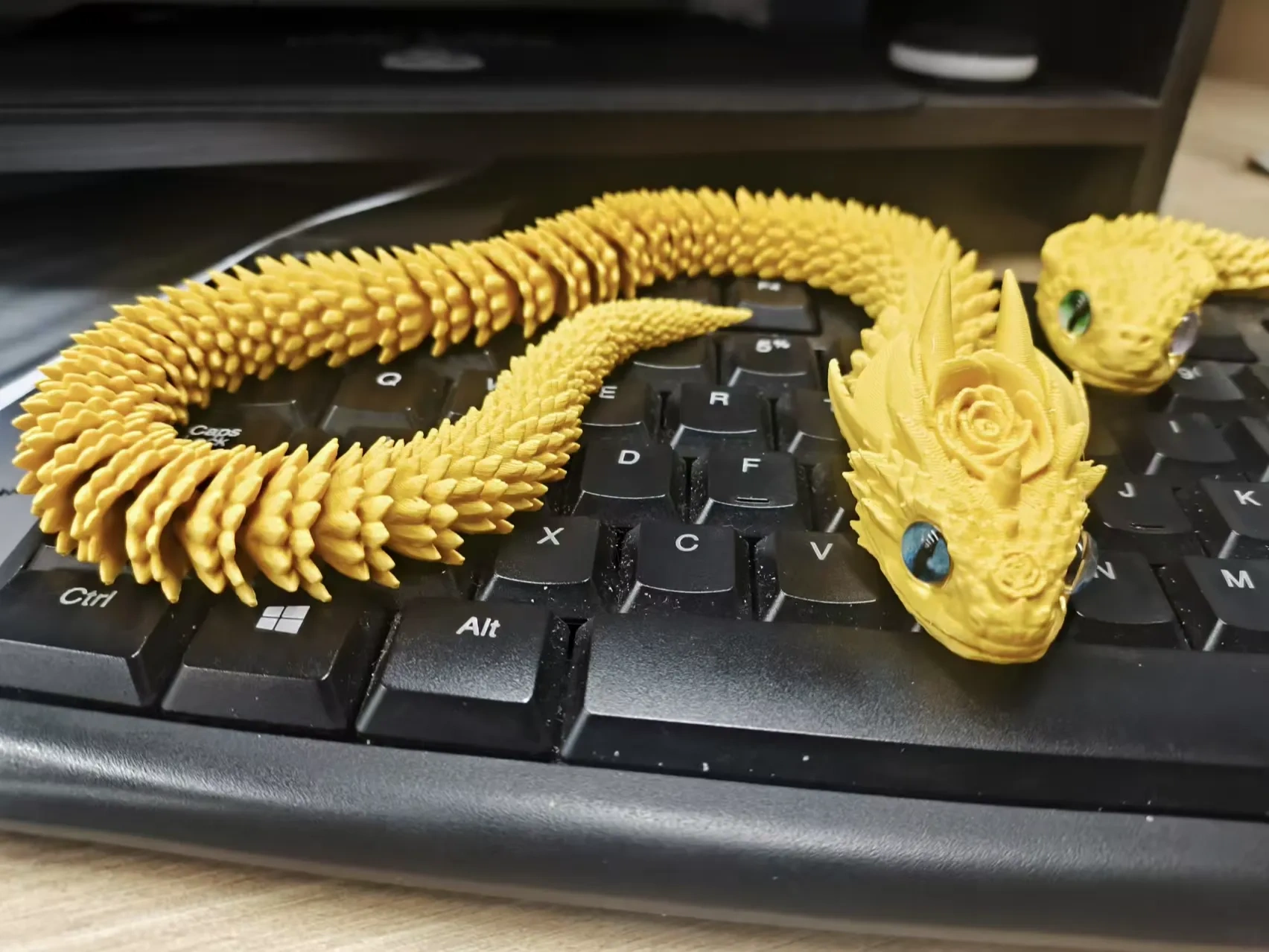 Rose Snake (45cm with 8mm Simulated Eyes) by 小鸡创意工坊3D MakerWorld ...