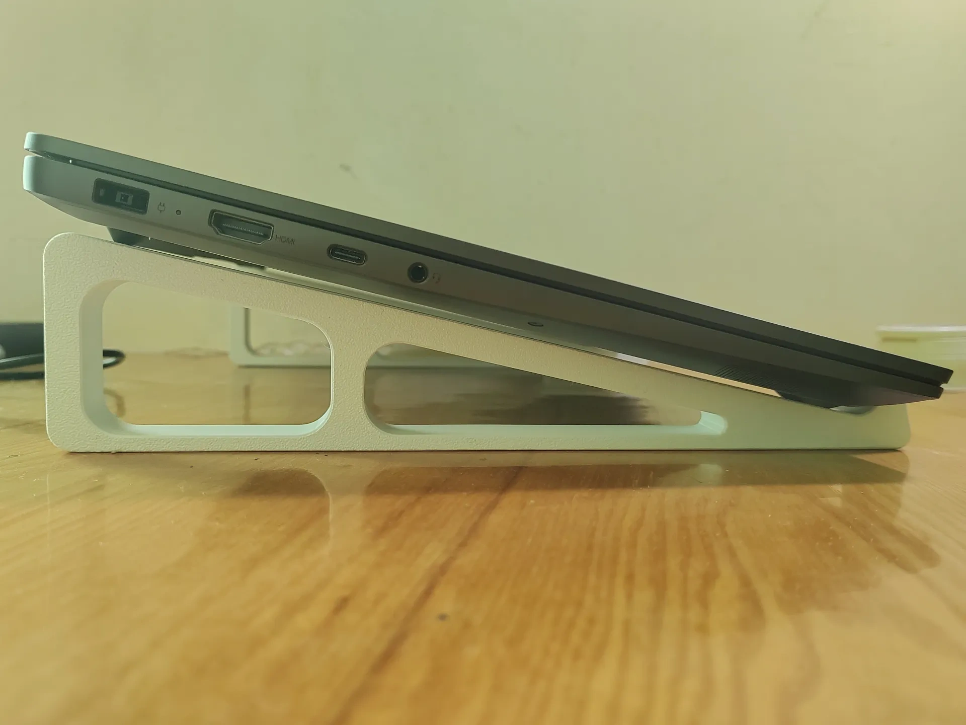Minimalist Laptop Stand by Siegfried_Kircheis - MakerWorld