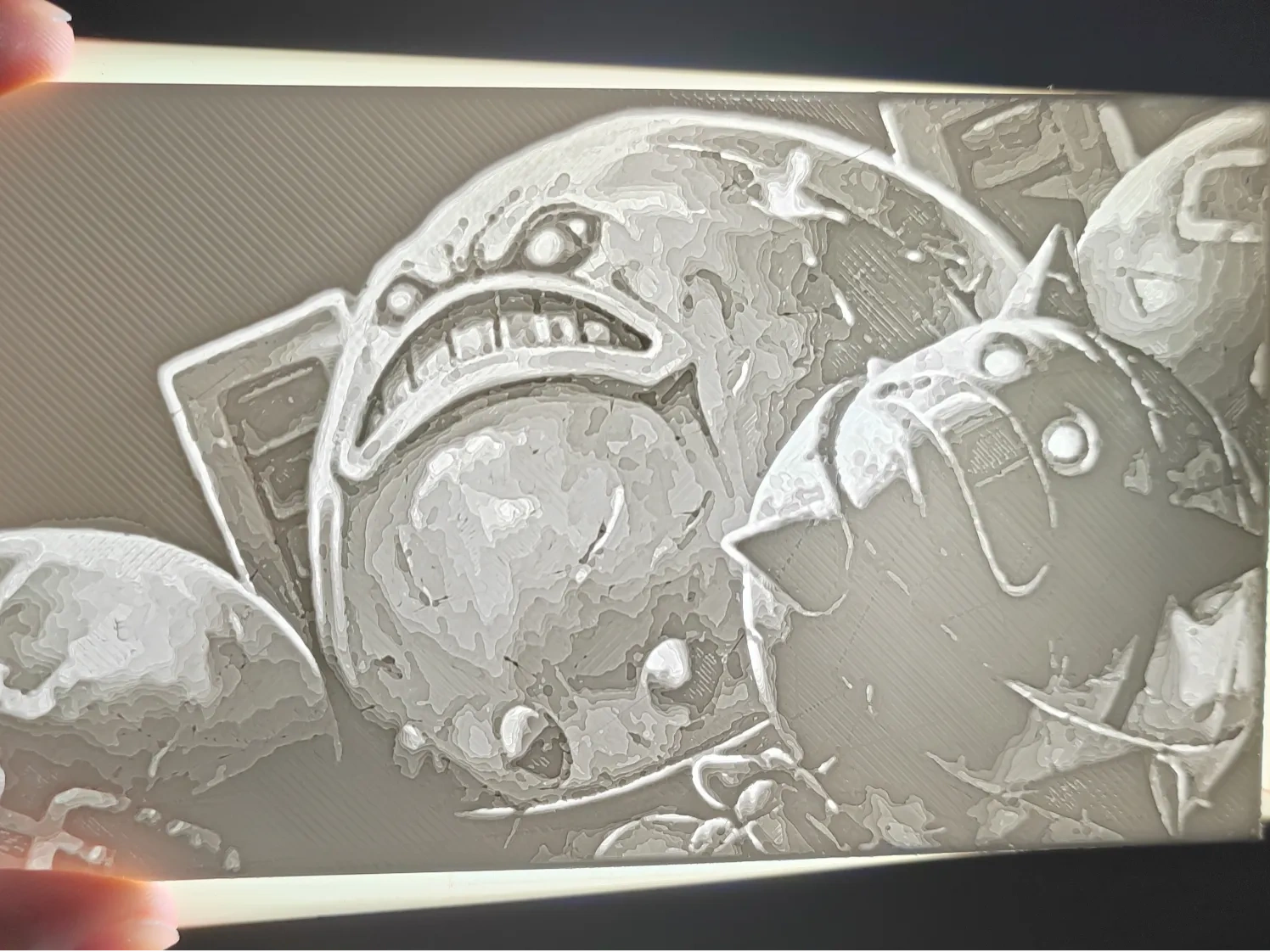 Escena icónica del Rey del Espacio: relieve translúcido por Siegfried ...