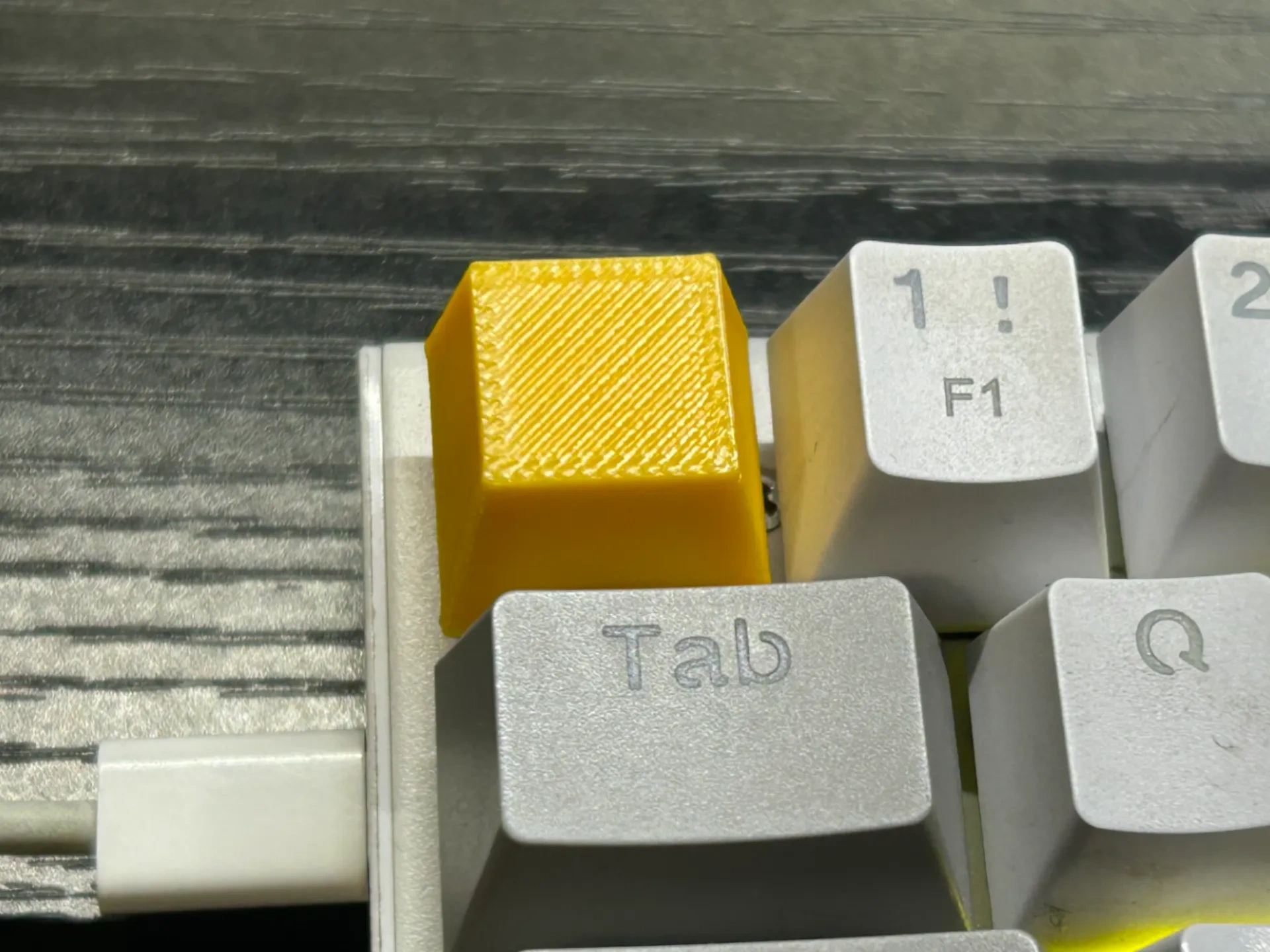 OEM R4 keycaps by 卡皮巴拉 - MakerWorld