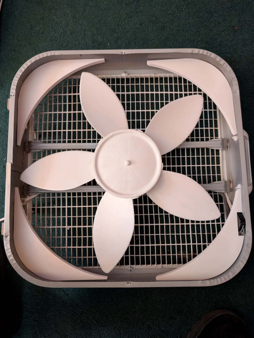 Lasko Box Fan Shroud by tastyratz - MakerWorld