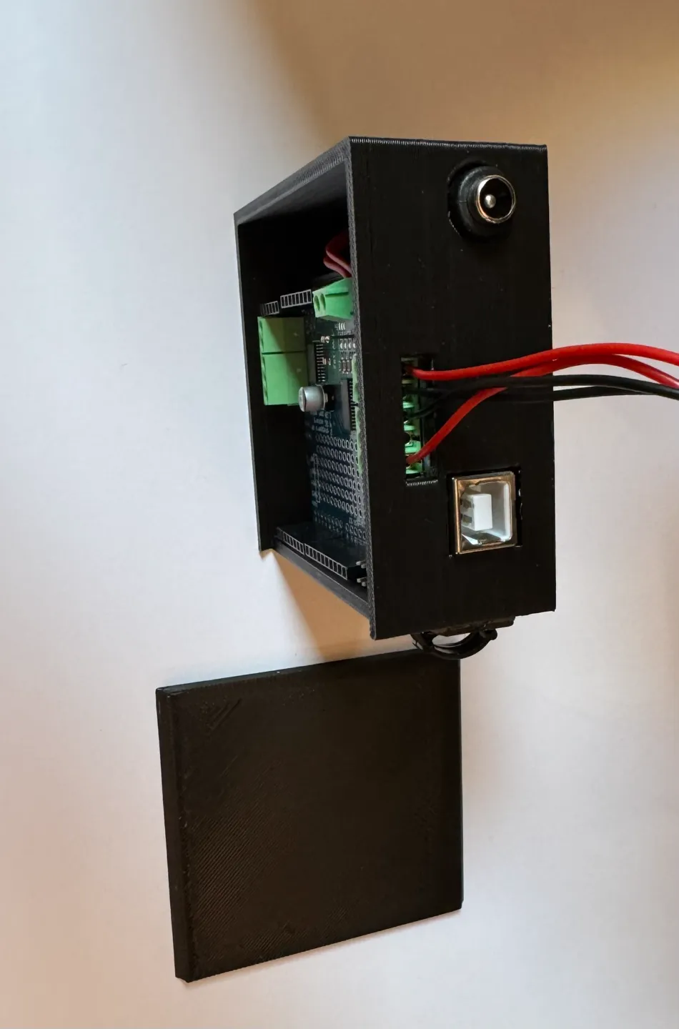 Arduino Uno R3 and Motor Controller Enclosure by Ataxi MakerWorld ...