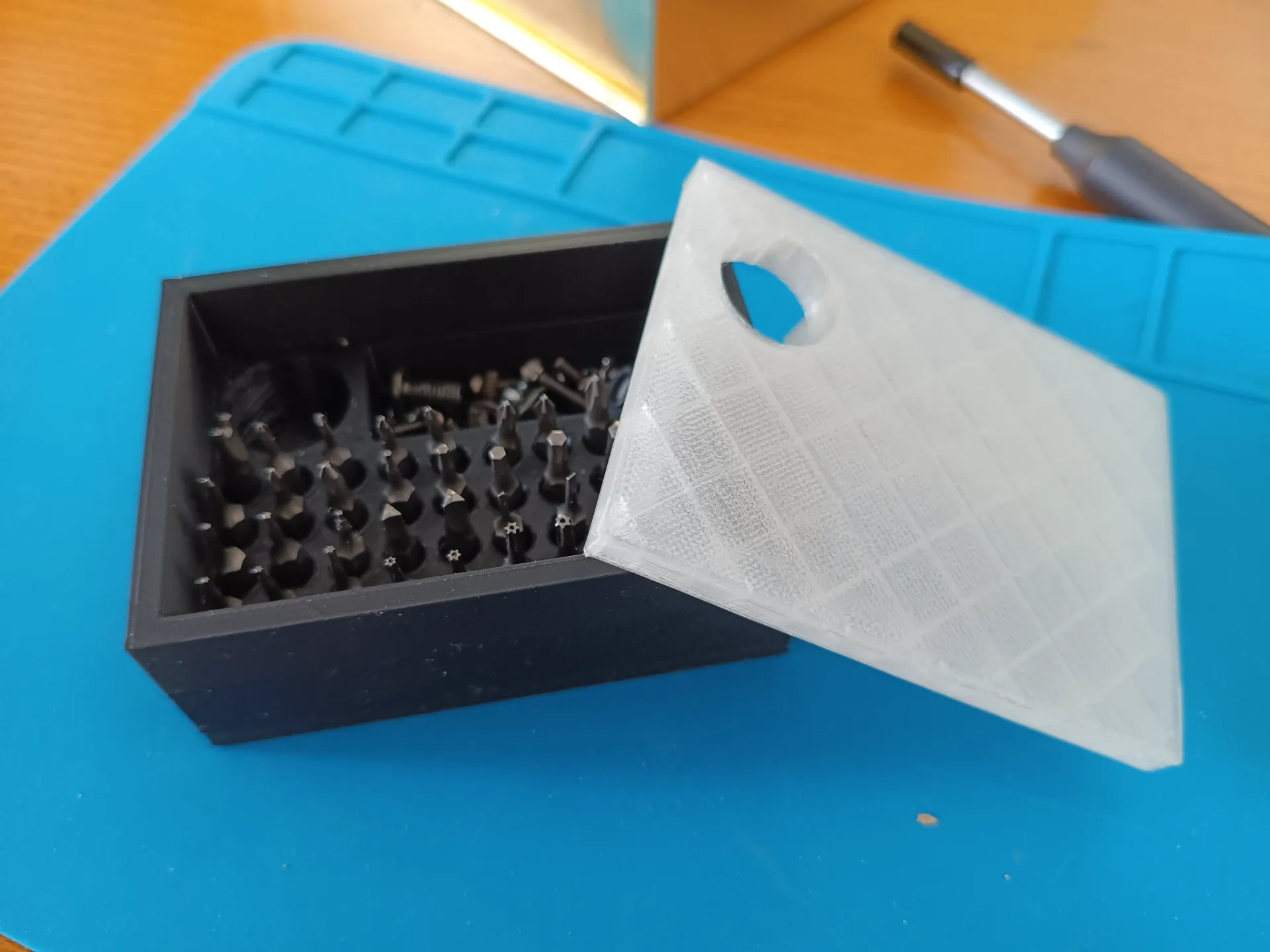 Screwdriver Bit Case with Lid by user_3249151203 - MakerWorld