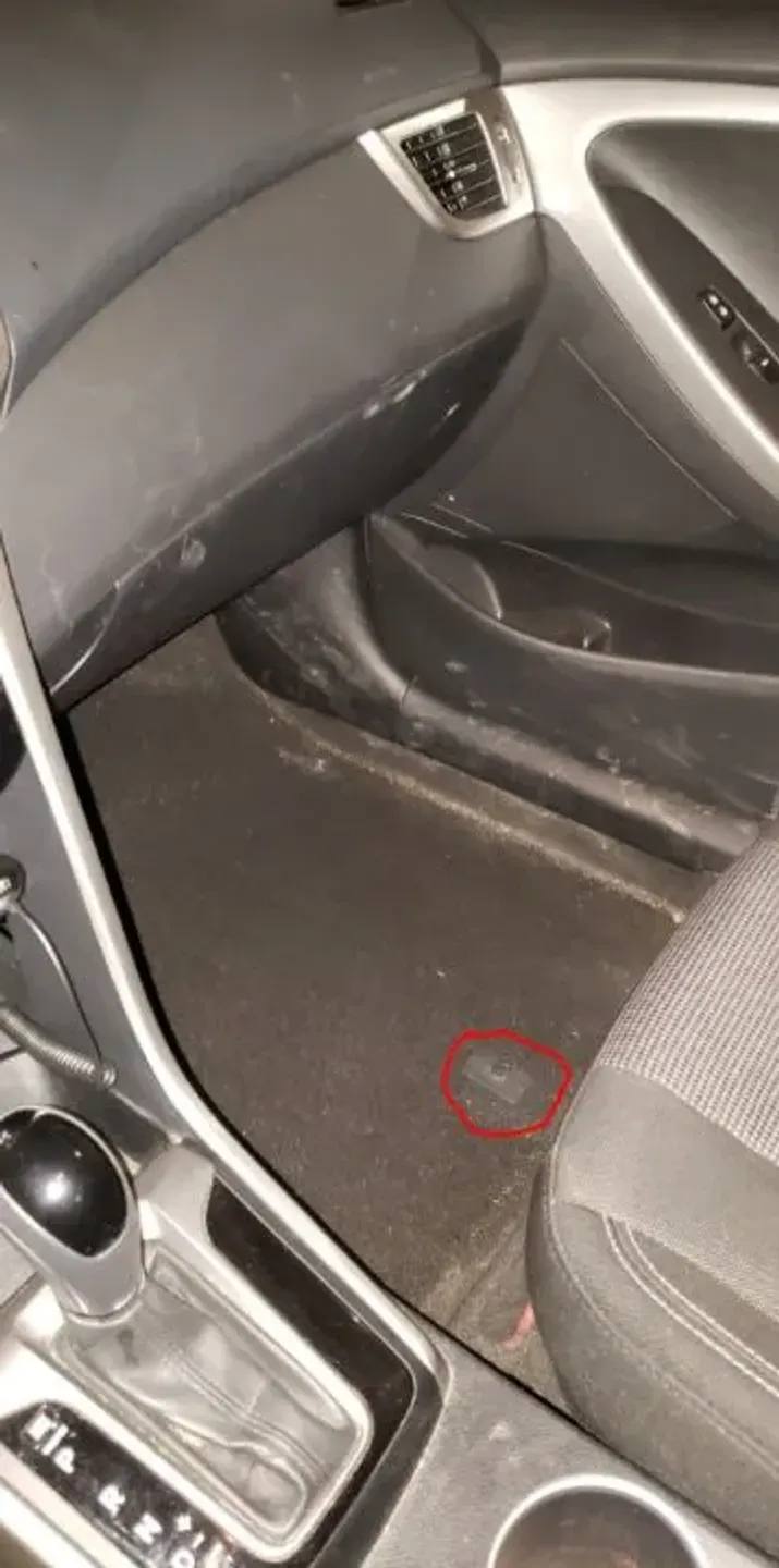 Car Floor Mat Retainer (Hyundai Elantra) by Raphael - MakerWorld