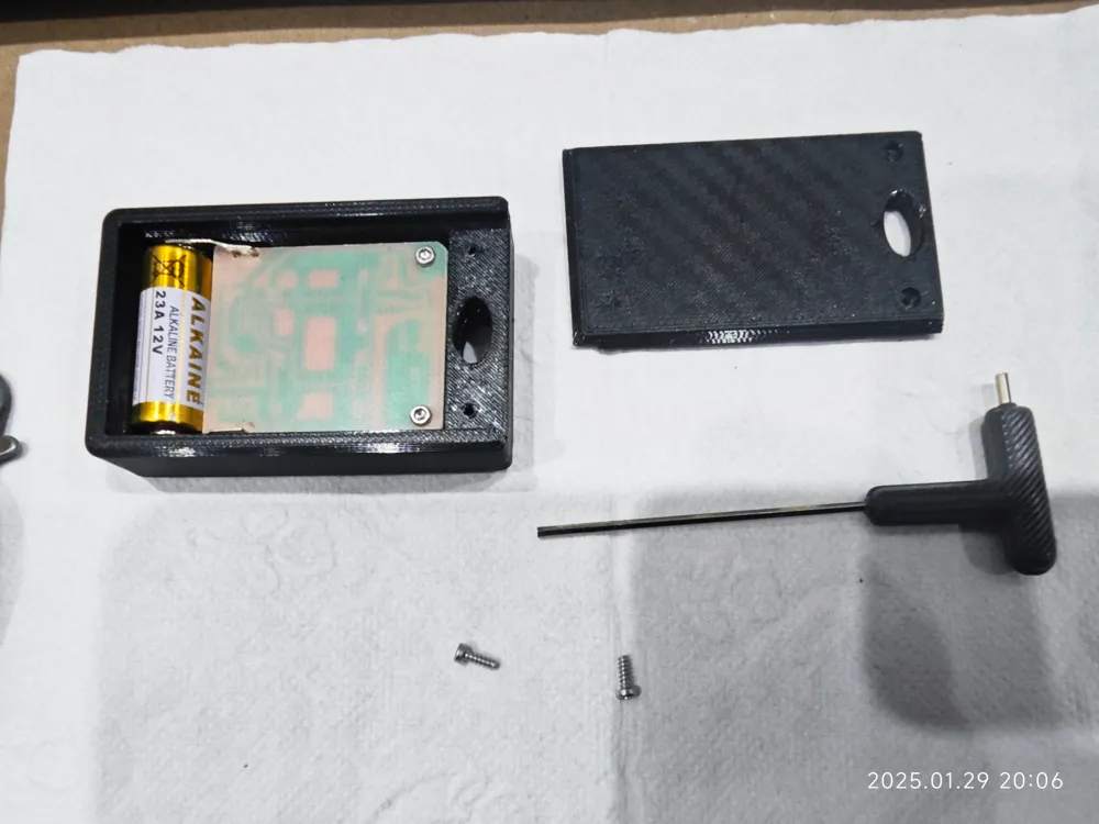 Rolling shutter remote control housing by 悠悠小孜然（全球站） - MakerWorld