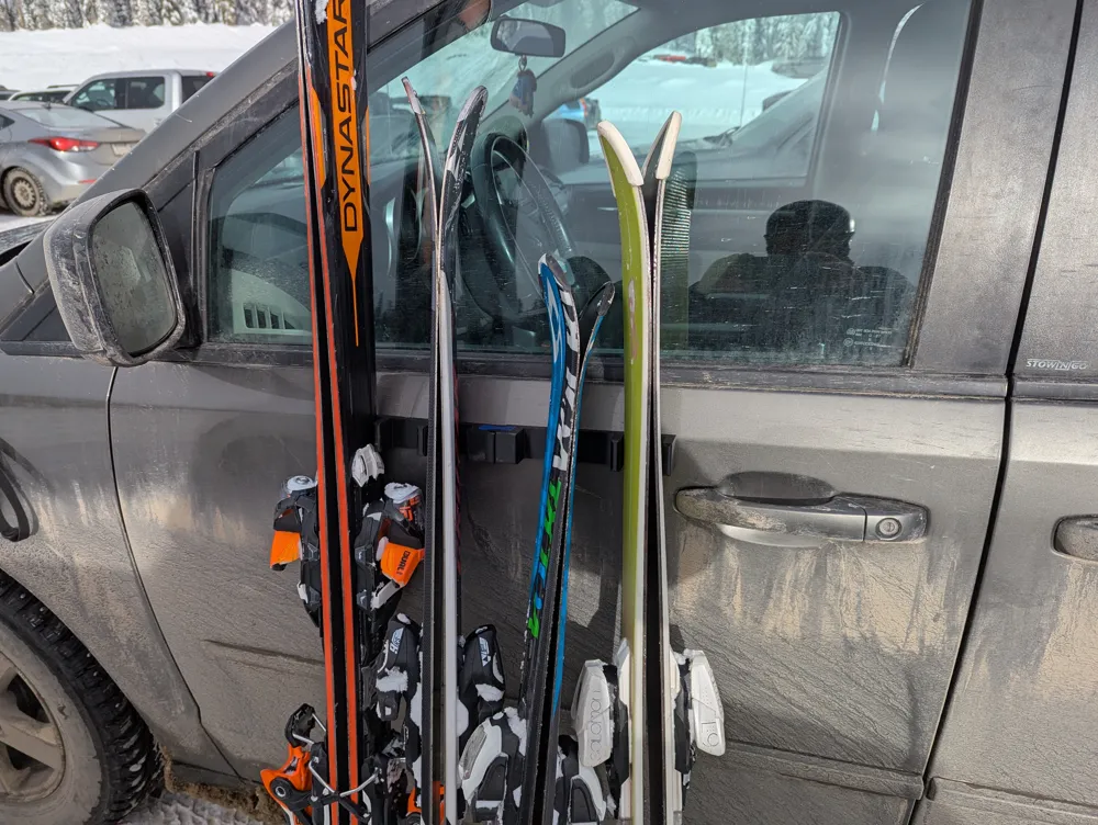 Vehicle Ski Bumper (Magnetic Rack) by Ian Foulds - MakerWorld