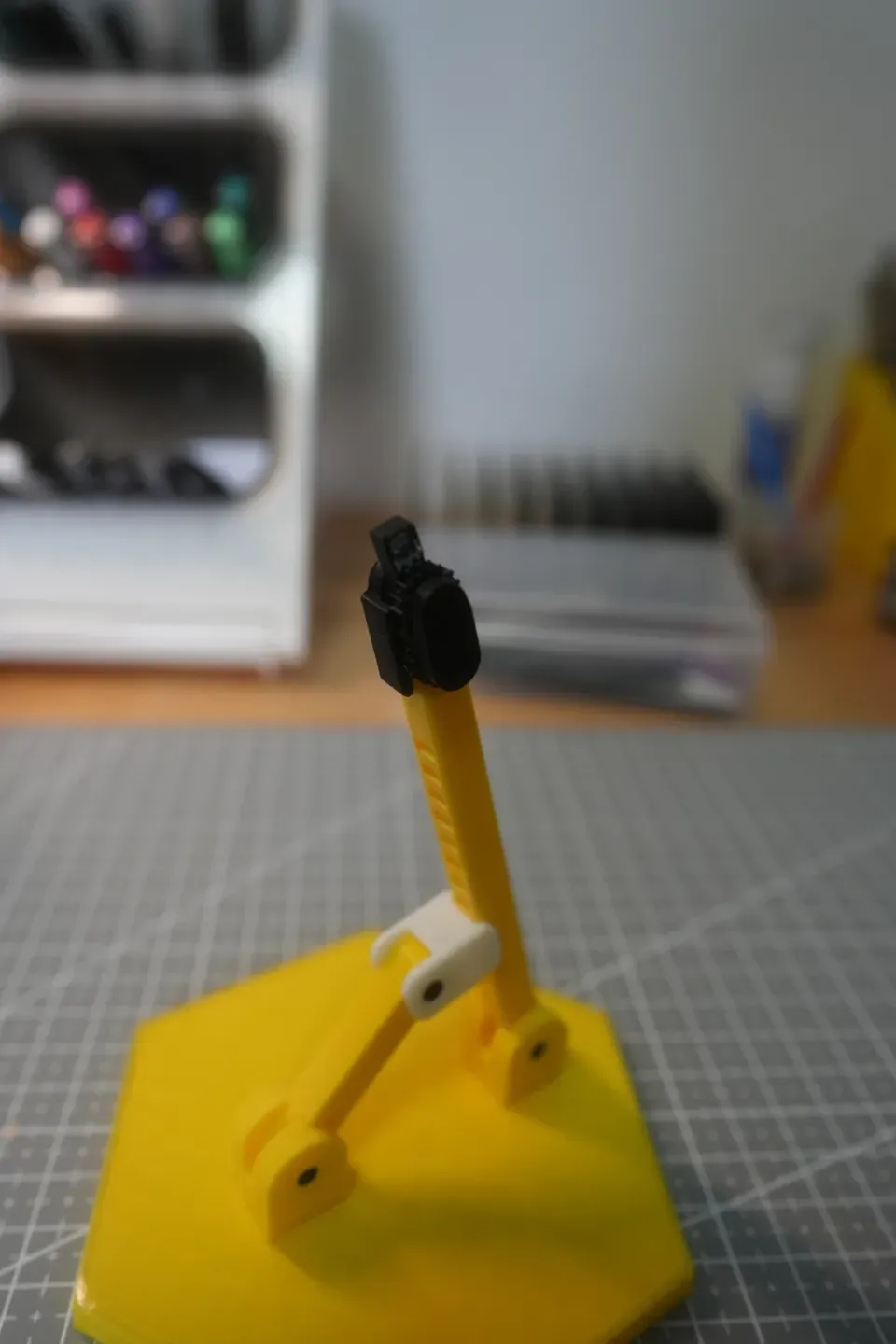 Bandai RG and MG model stands by user_408768758MakerWorld: Download ...