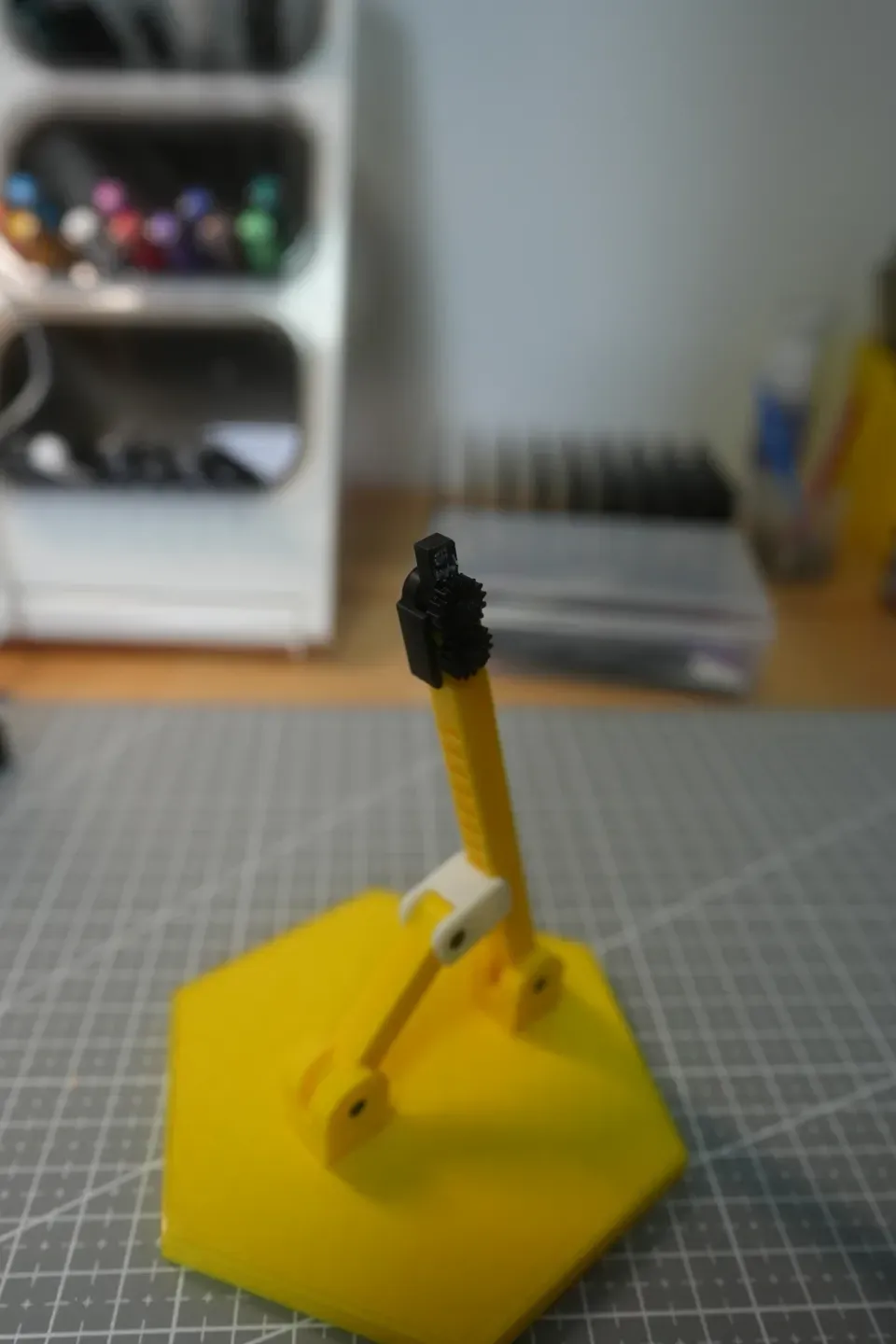 Bandai RG and MG model stands by user_408768758MakerWorld: Download ...