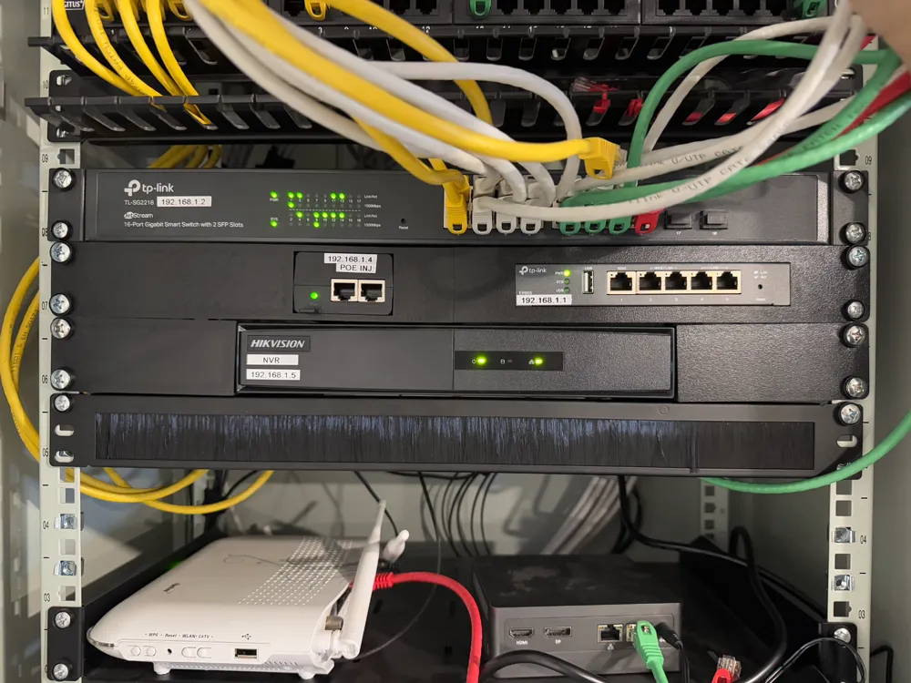 TP-LINK TL-ER605 + TL-POE160S Rack mount by Barna120 - MakerWorld