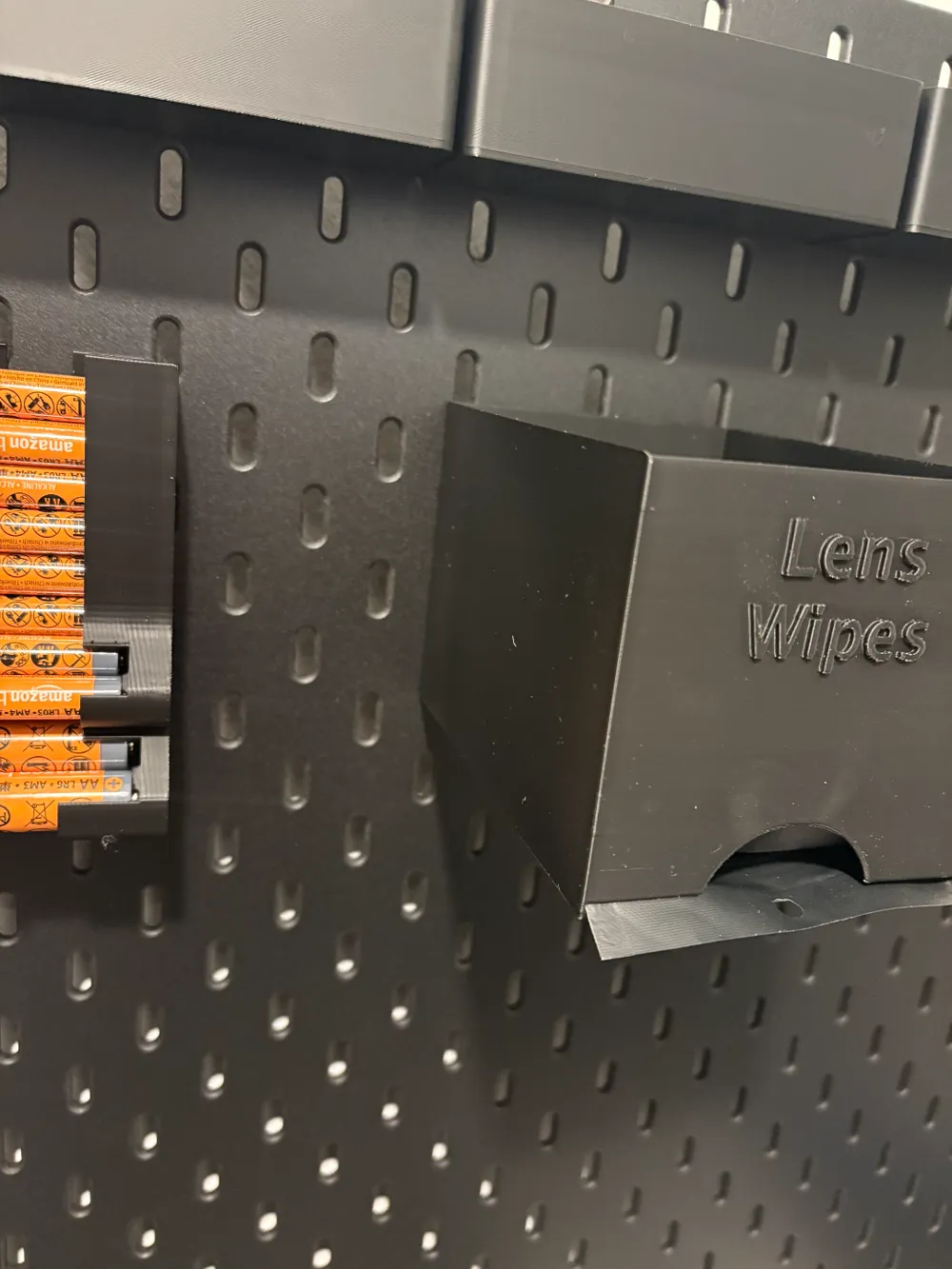 Skådis WipeStop: 90×130mm Lens Cleaning Wipe Dispenser by AZBO - MakerWorld