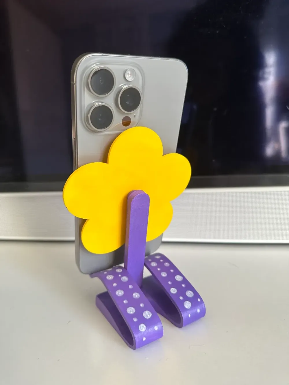 De-stress Rotating Flower Phone Stand by user_566762018 - MakerWorld