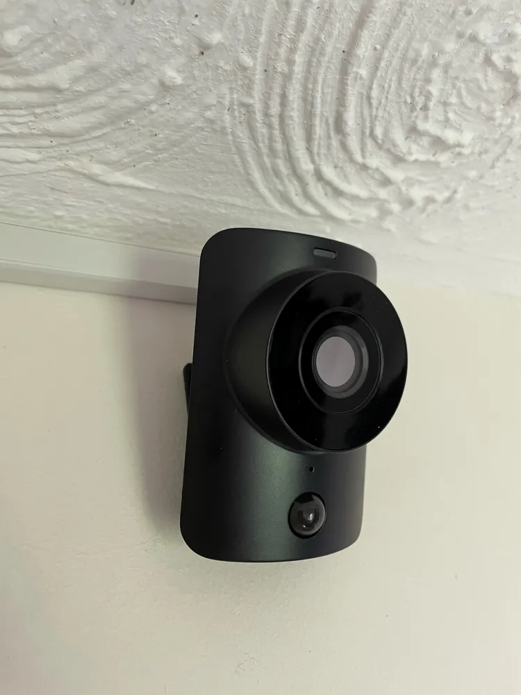 Simplisafe Indoor Camera Wall Mount by jnsy - MakerWorld
