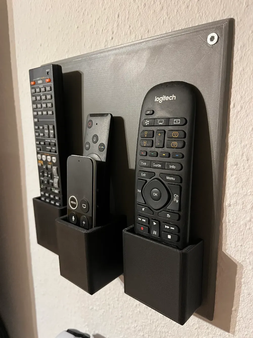 Wall mount for 4 remote controllers by BenZ78 - MakerWorld