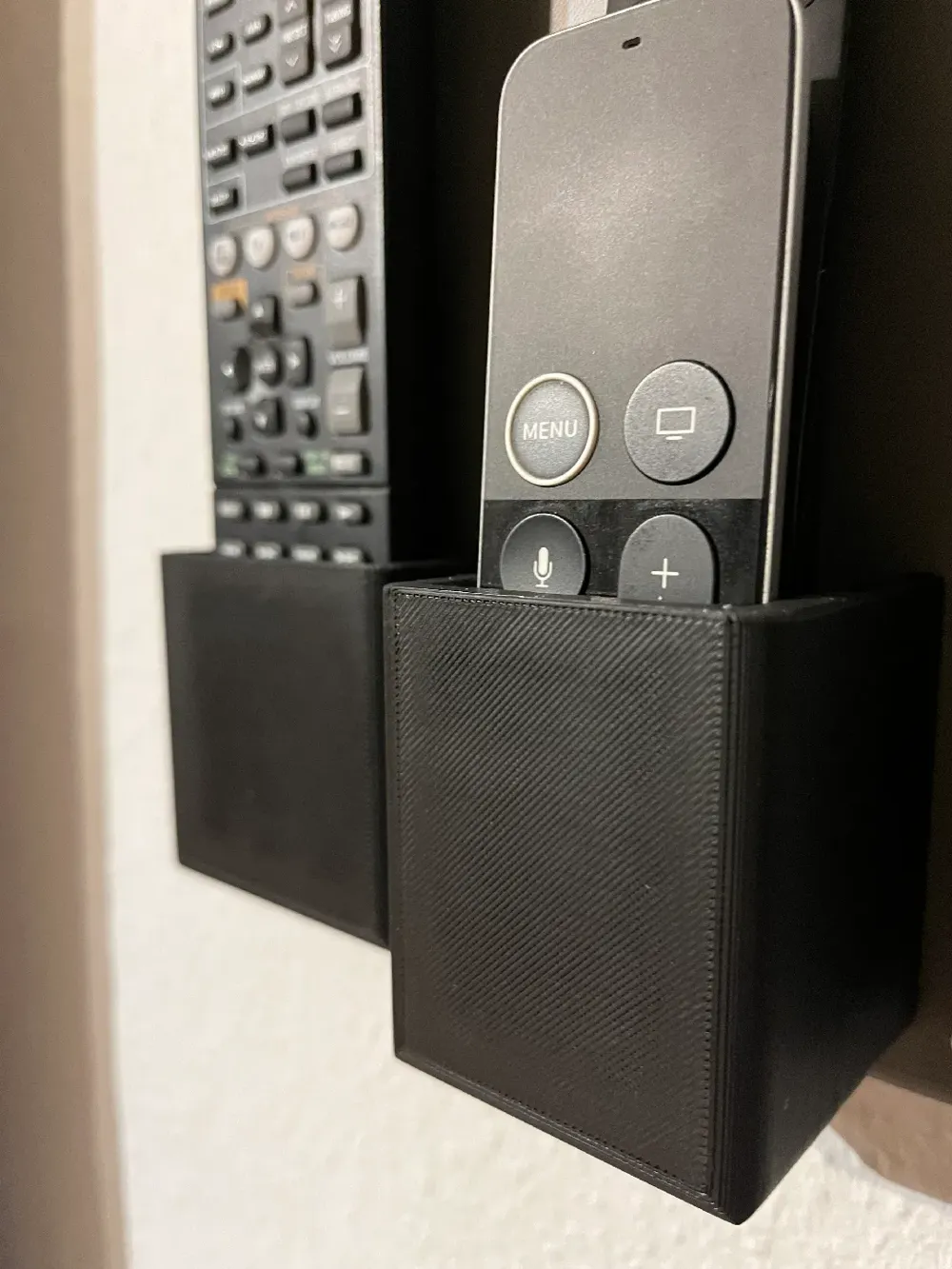 Wall mount for 4 remote controllers by BenZ78 - MakerWorld