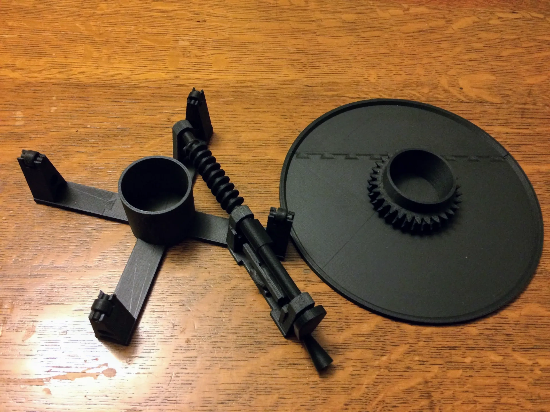 A 3D scanning turntable, practical for scanning with an Apple phone ...