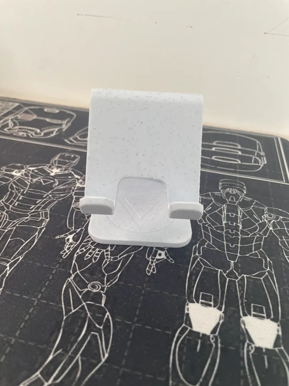 Phone Holder - Iron Man Logo by H^2-World - MakerWorld