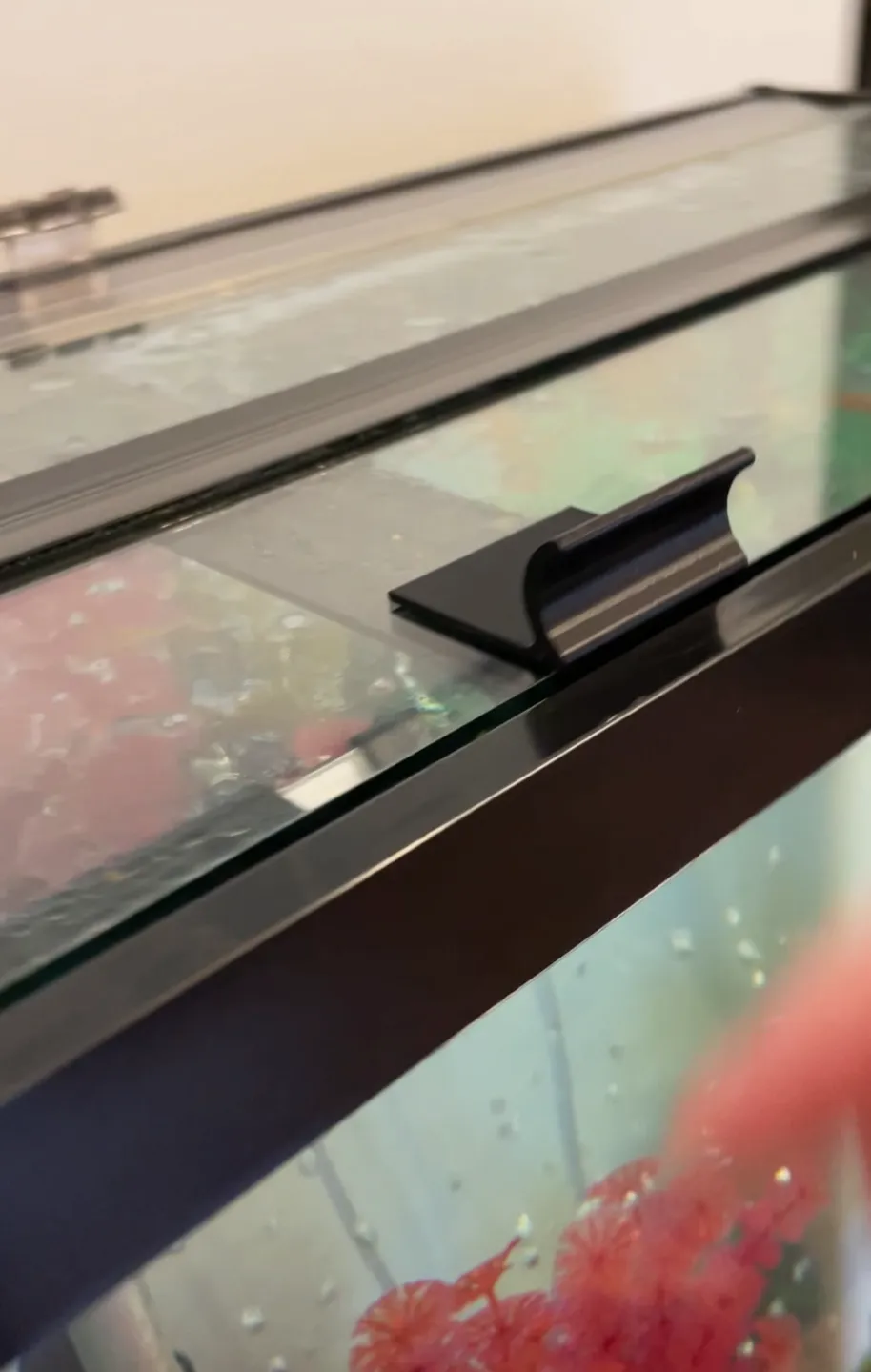 Fish tank lid handle lifter by Greanbeanz - MakerWorld