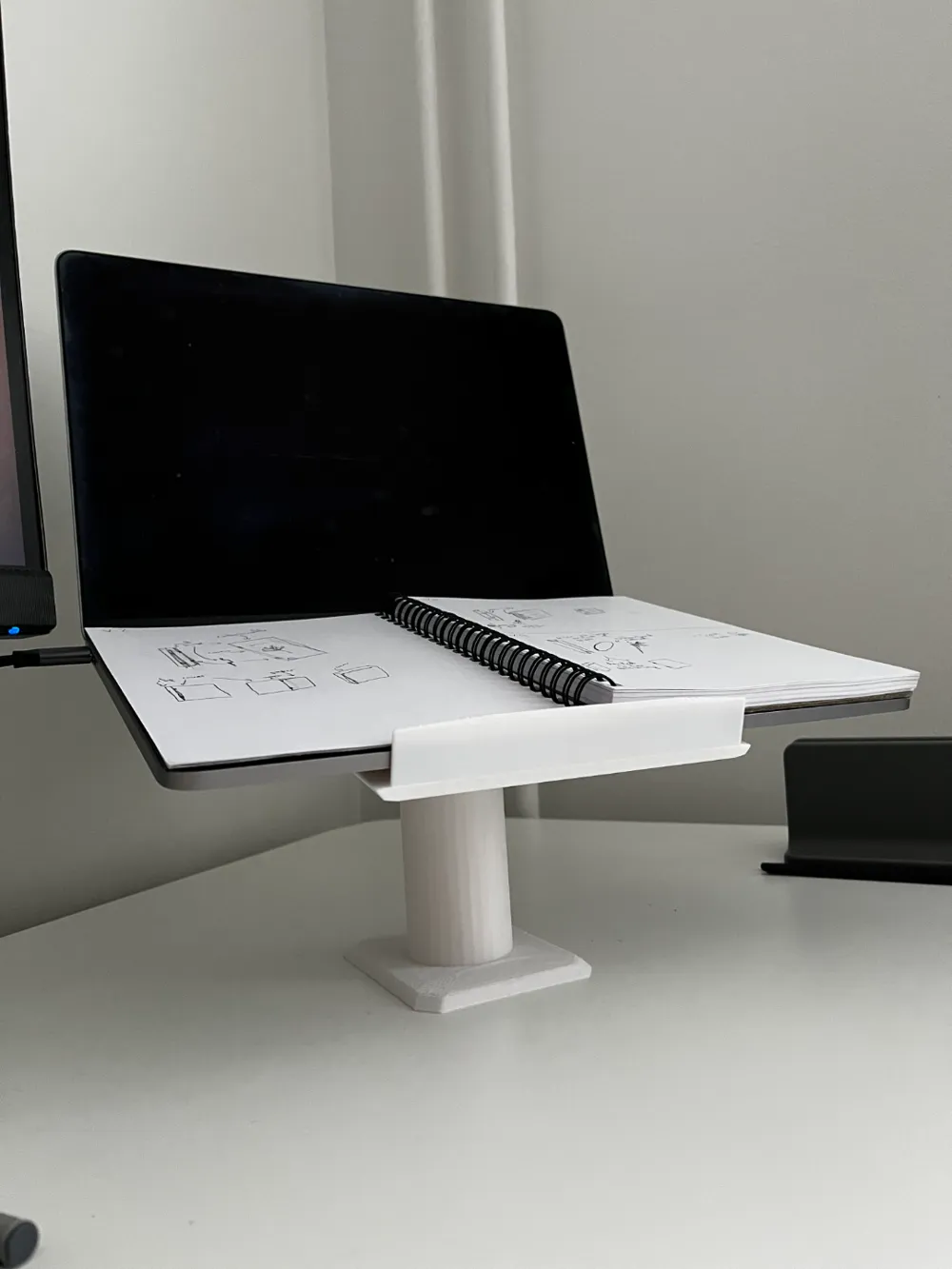 One Leg Laptop Stand by Hibiki - MakerWorld
