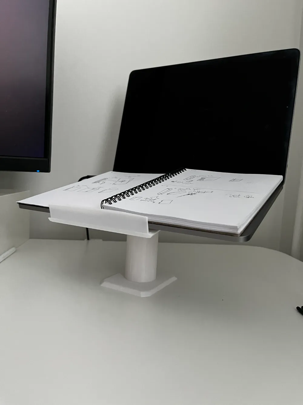 One Leg Laptop Stand by Hibiki - MakerWorld
