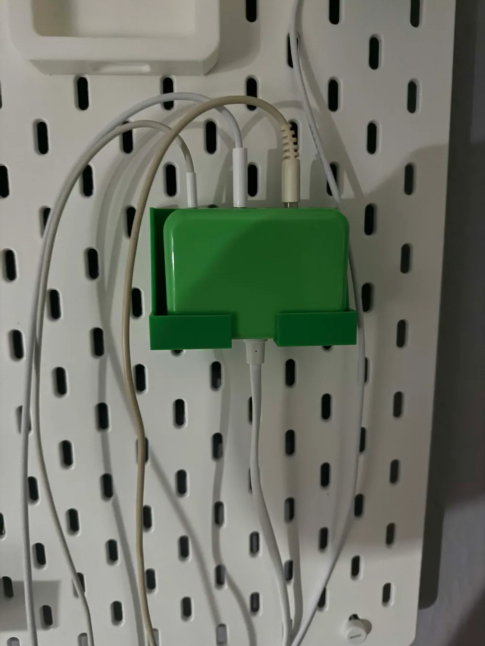 Skadis Bracket USB Charger by user_2082028931 - MakerWorld