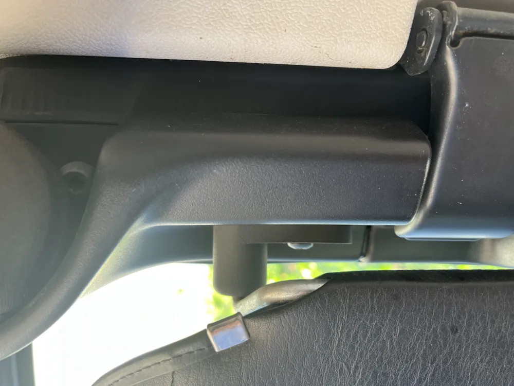 Jeep Wrangler 03-06 Visor Mount by Landinb - MakerWorld