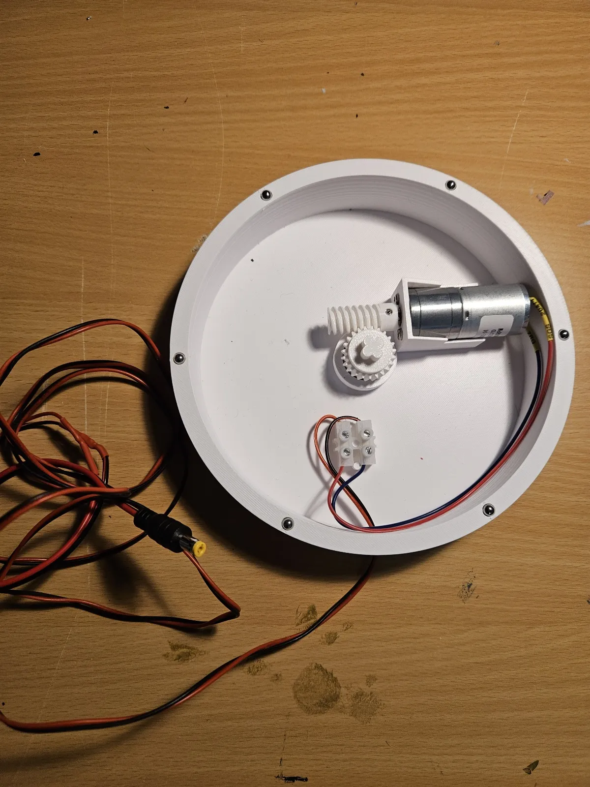 Motorized Hands Free Turn Table - Free 3D Print Model - MakerWorld