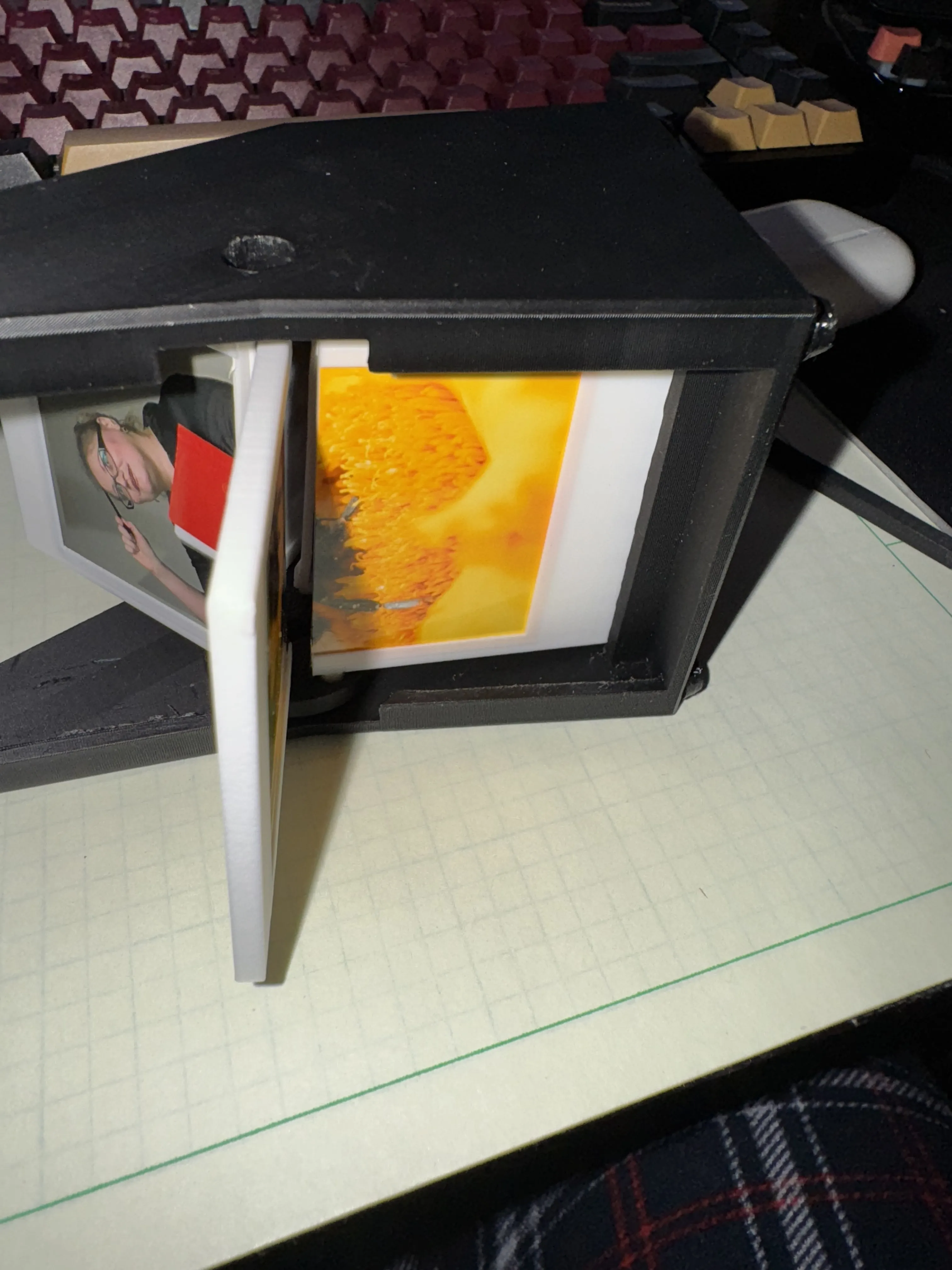 Split Flap Picture Frame by CWColdwell MakerWorld: Download Free 3D Models