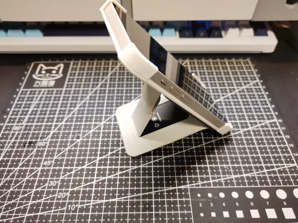 iPhone 14 Handyhülle – mit Platz für MagSafe Kartenhalter von Robert-PS MakerWorld: Kostenlose ...