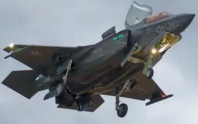 F-35B Vertical Take-Off and Landing, Ultra-Detailed Collector's Edition ...