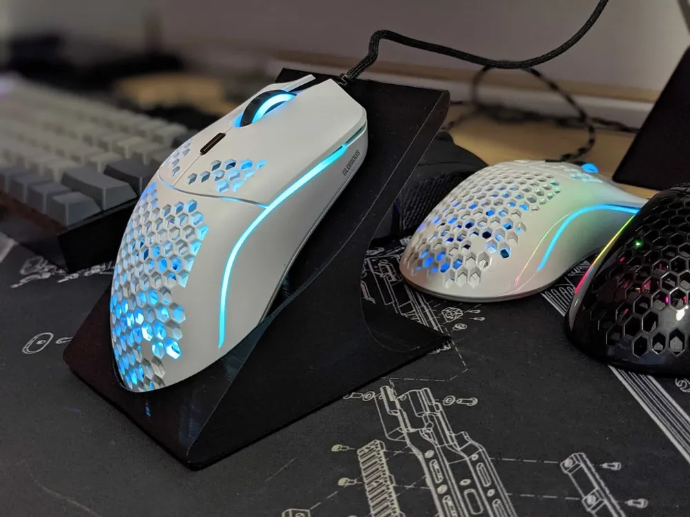 Gaming mouse stand by Jordi MakerWorld: Download Free 3D Models