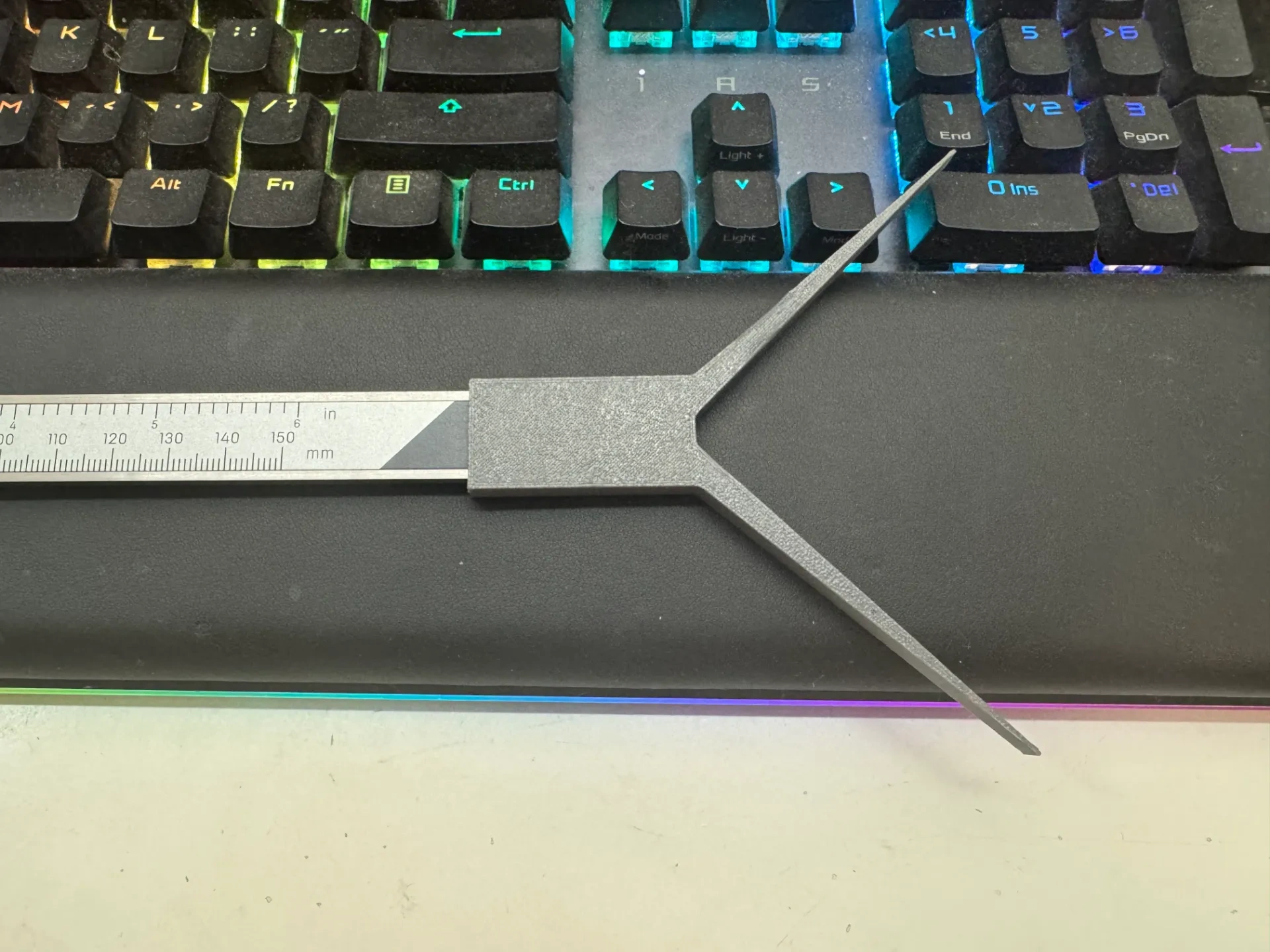 Deli Full-Screen Digital Vernier Caliper for Round Corner Measurement ...