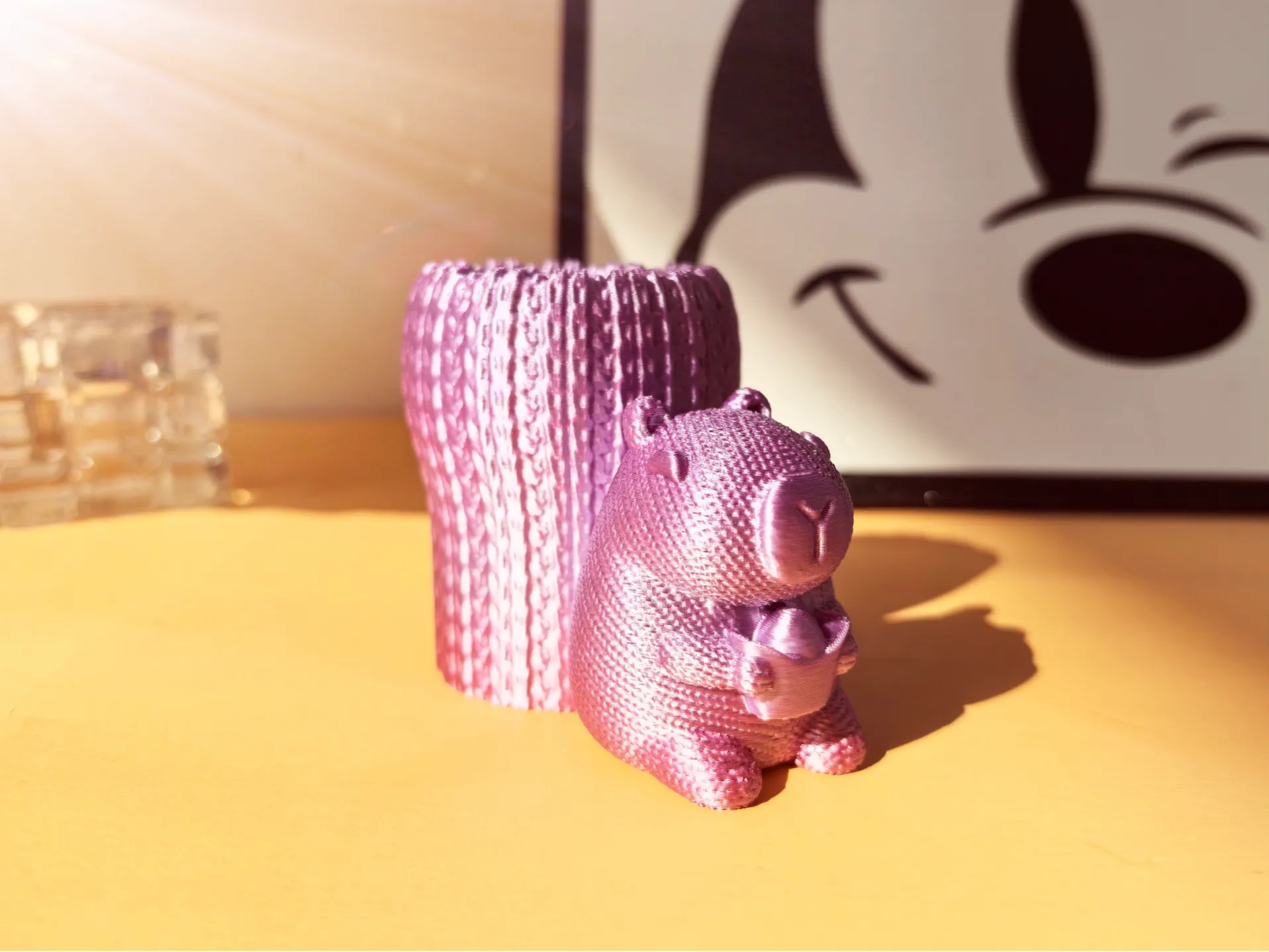 Capivara de crochê em suporte para fios e canetas Objeto decorativo ...