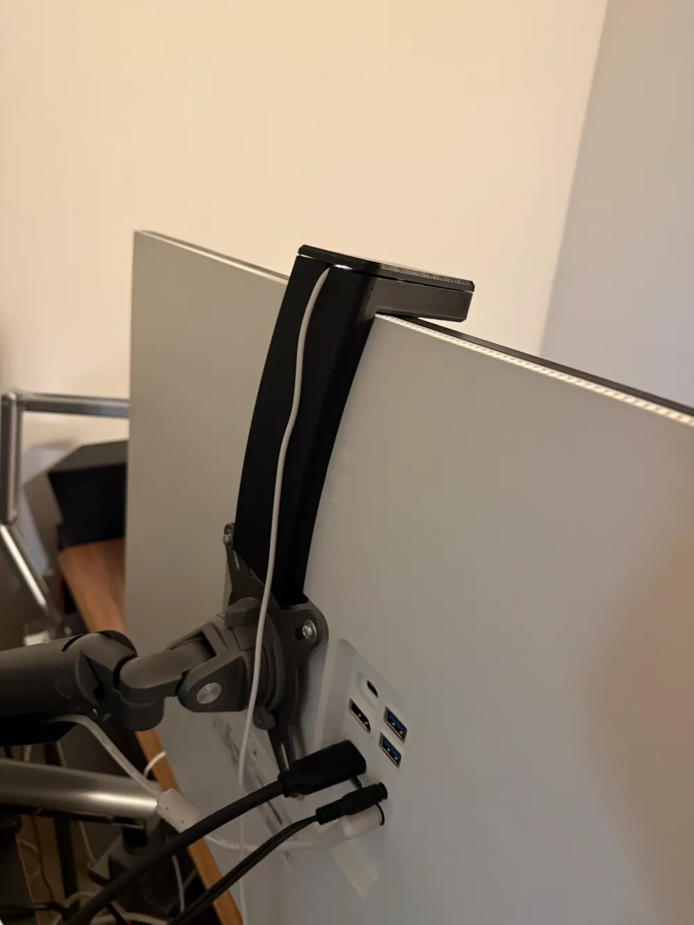 LG 32-inch monitor LED lamp (Bambu Lab LED 001 kit) by user_4086363323 ...