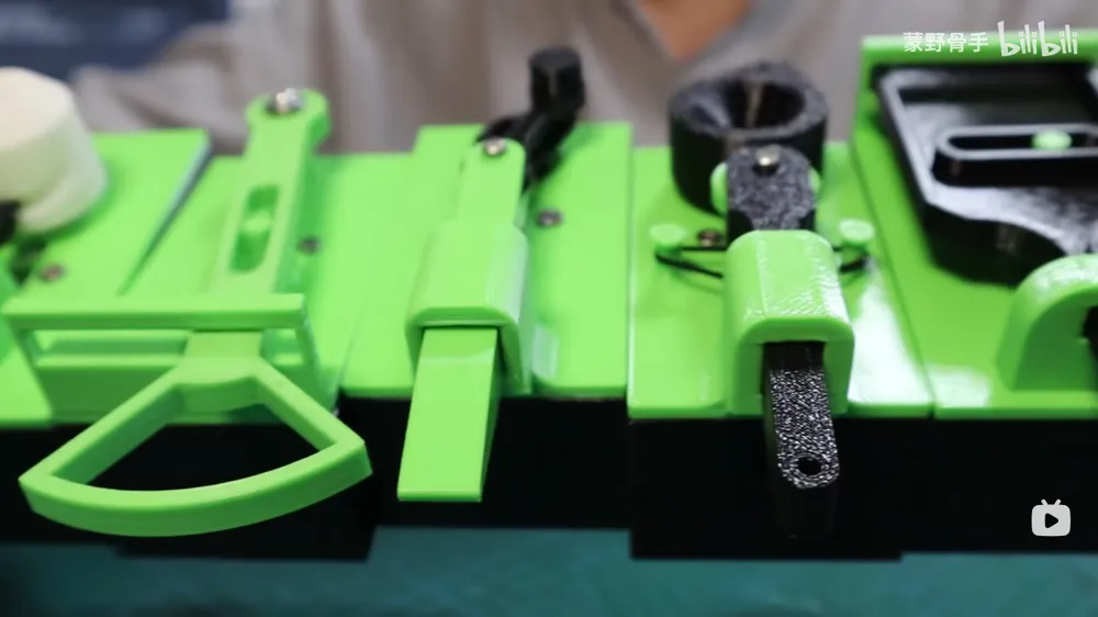 Five types of circular motion to reciprocating motion mechanisms by ...