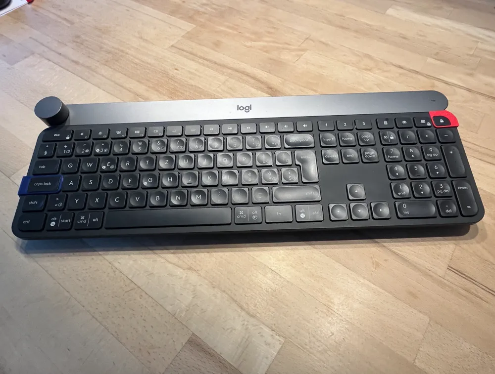 Flying logi keyboard by timtim - MakerWorld