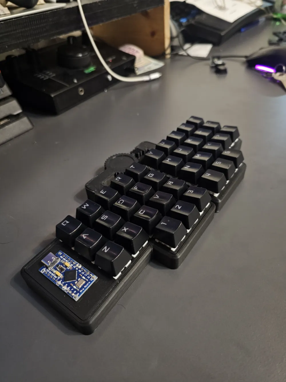 Ortholinear Split Keyboard - 36 keys by Yigit Emecen - MakerWorld