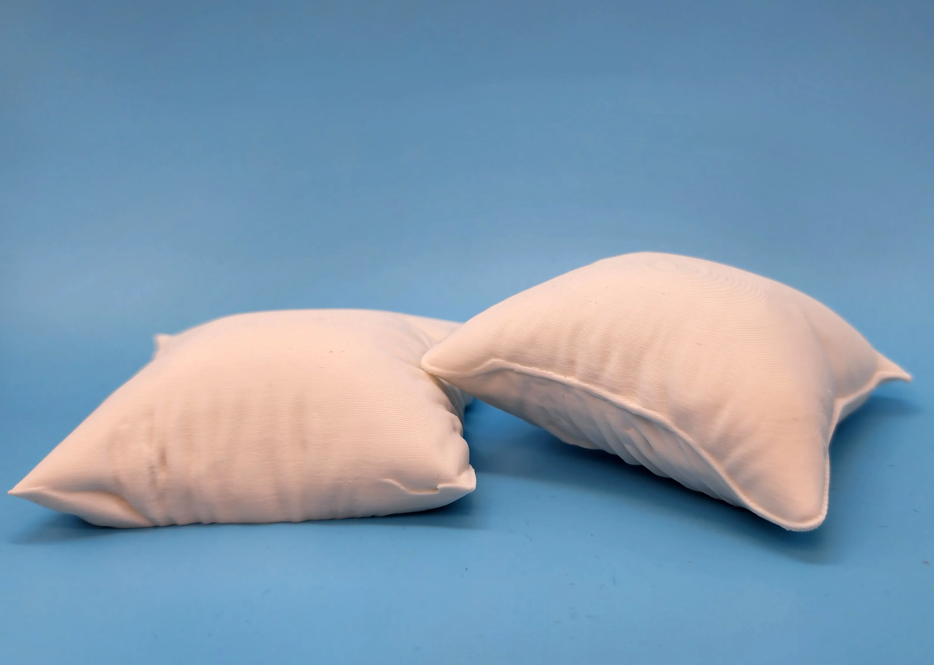2 Fluffy Square Pillows by Triple G Workshop - MakerWorld