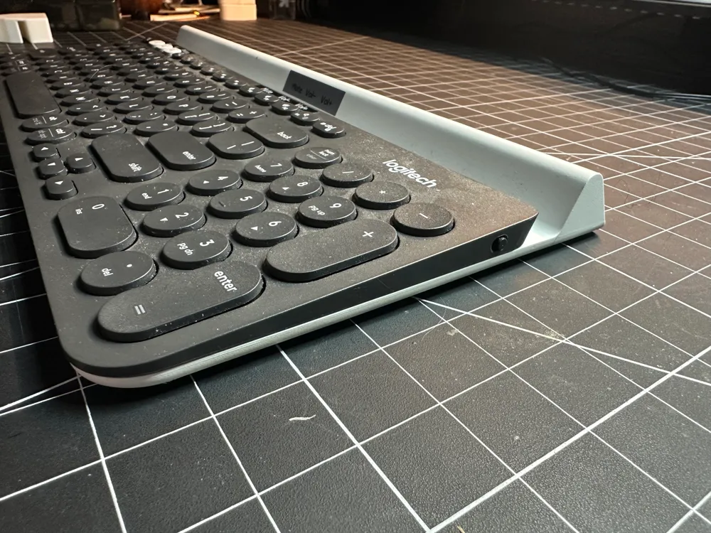 Logitech K780 Keyboard Riser by DOINOU MakerWorld: Download Free 3D Models