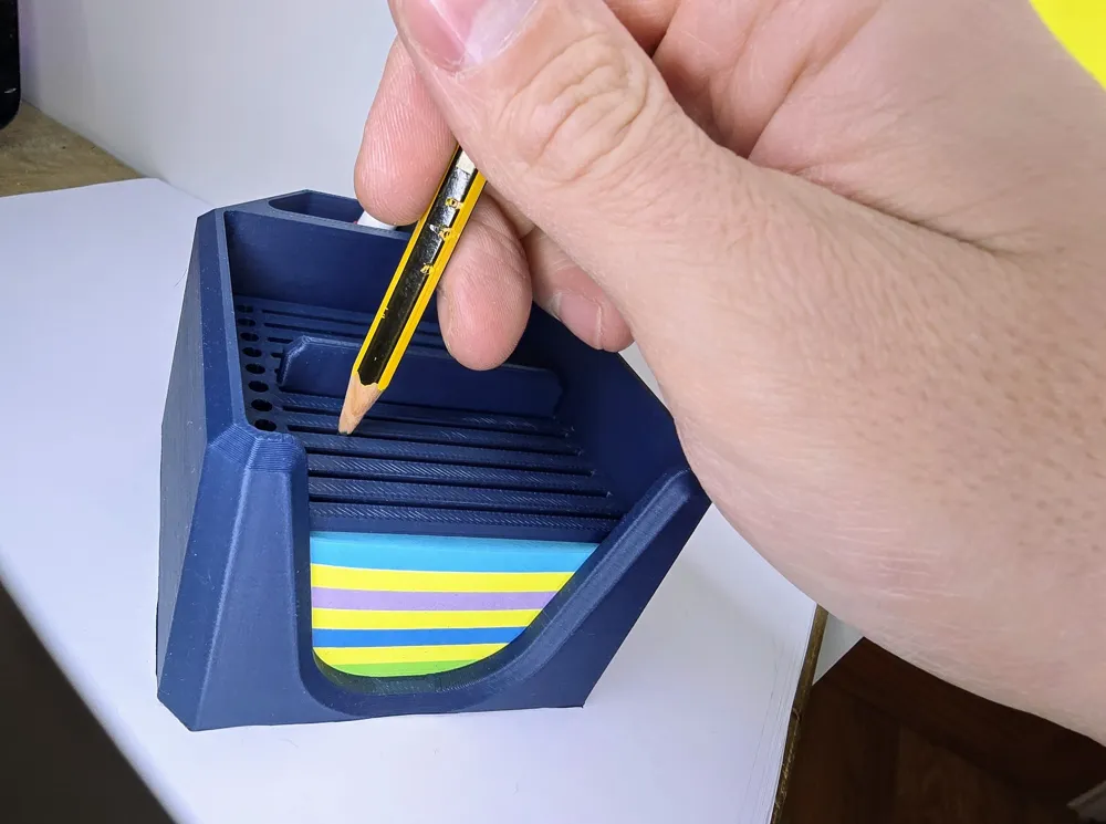 POST IT NOTE & PEN HOLDER by user_531694306 - MakerWorld