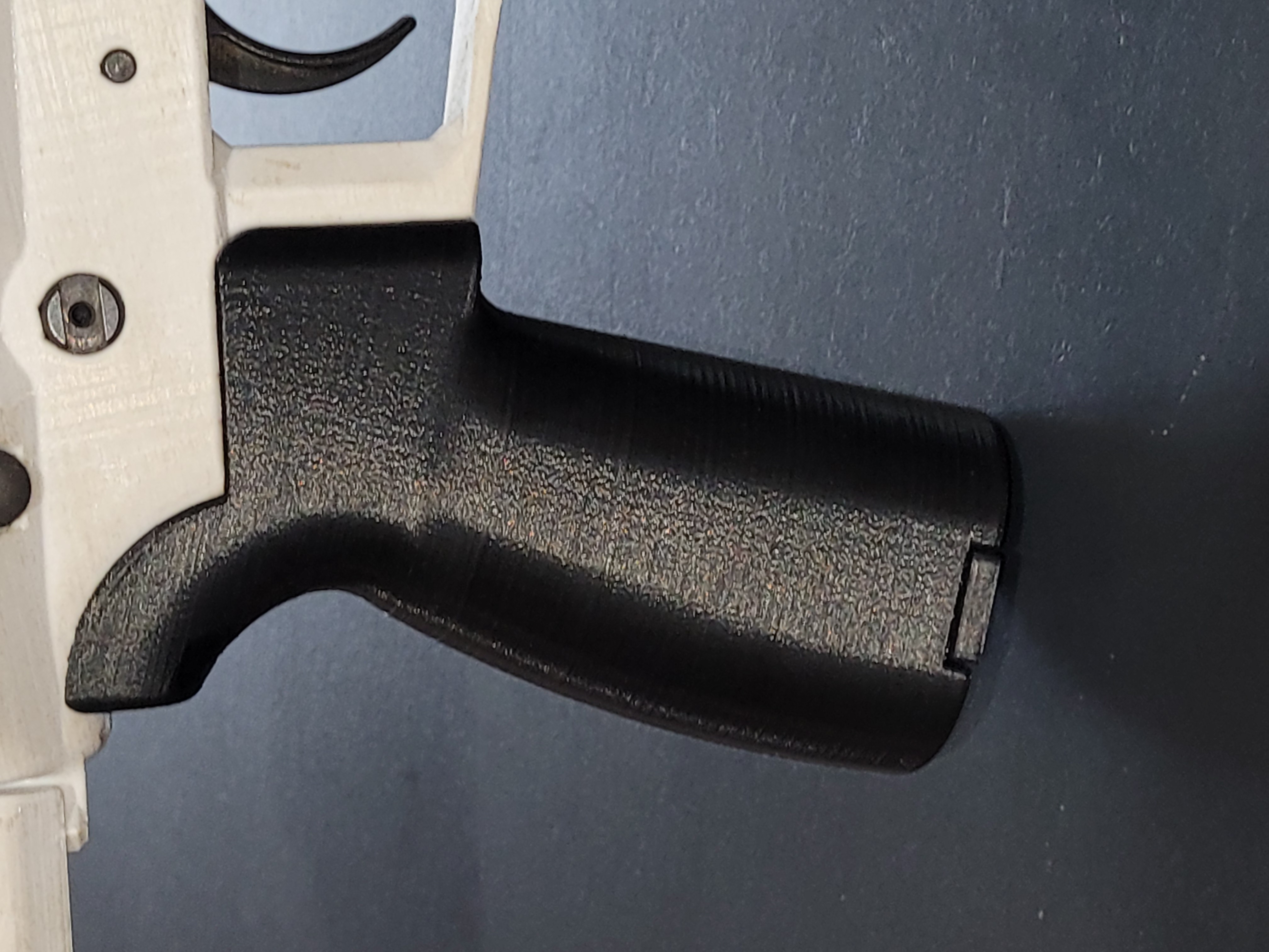 MIG Reduced Angle AR 15 style Grip w/storage by flash9 - MakerWorld