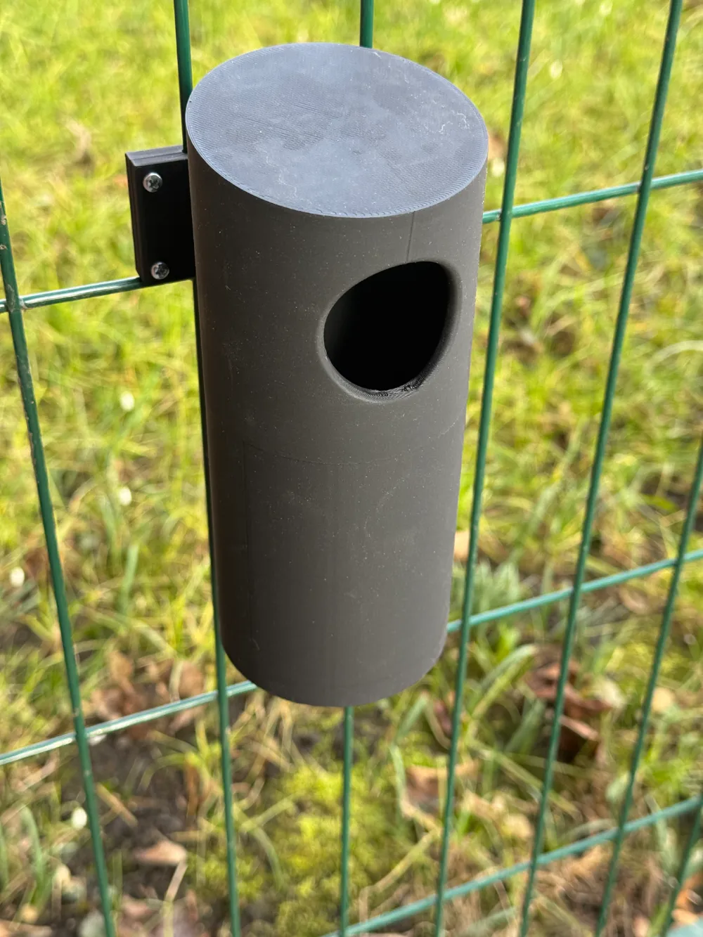 Ashtray with a screw-off bottom mounted on a fence - Free 3D Print ...