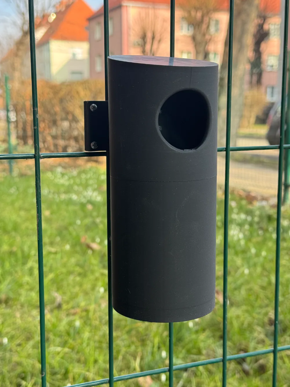 Ashtray with a screw-off bottom mounted on a fence - Free 3D Print ...