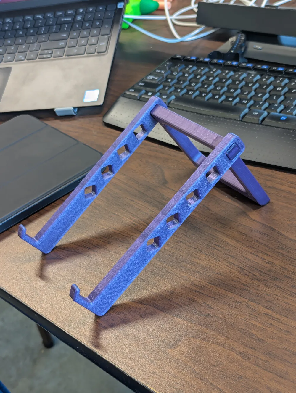 Simple Adjustable Tablet Stand by Captain_Breadbeard - MakerWorld