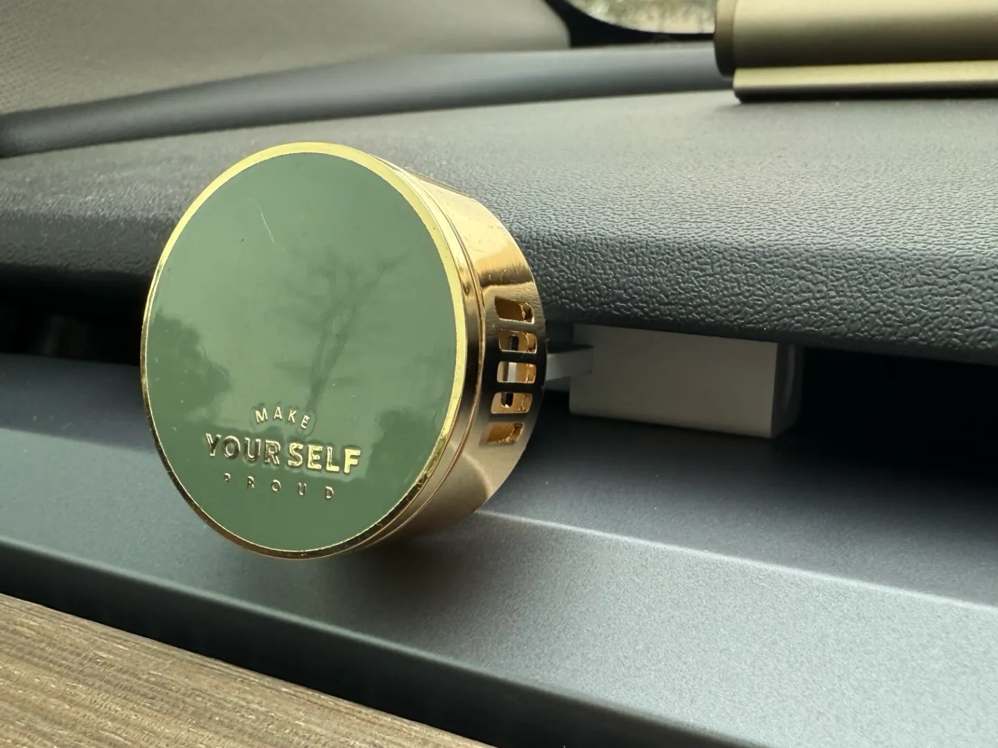 Tesla Model Y/3 Hidden Air Vent Diffuser Perfume Adapter by LogicAI ...